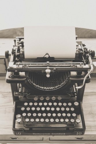Vintage Typewriter Notebook: Black and White Vintage Typewriter Notebook (Journal, Composition Book) (6 x 9" Medium) (Objects 'n Things)