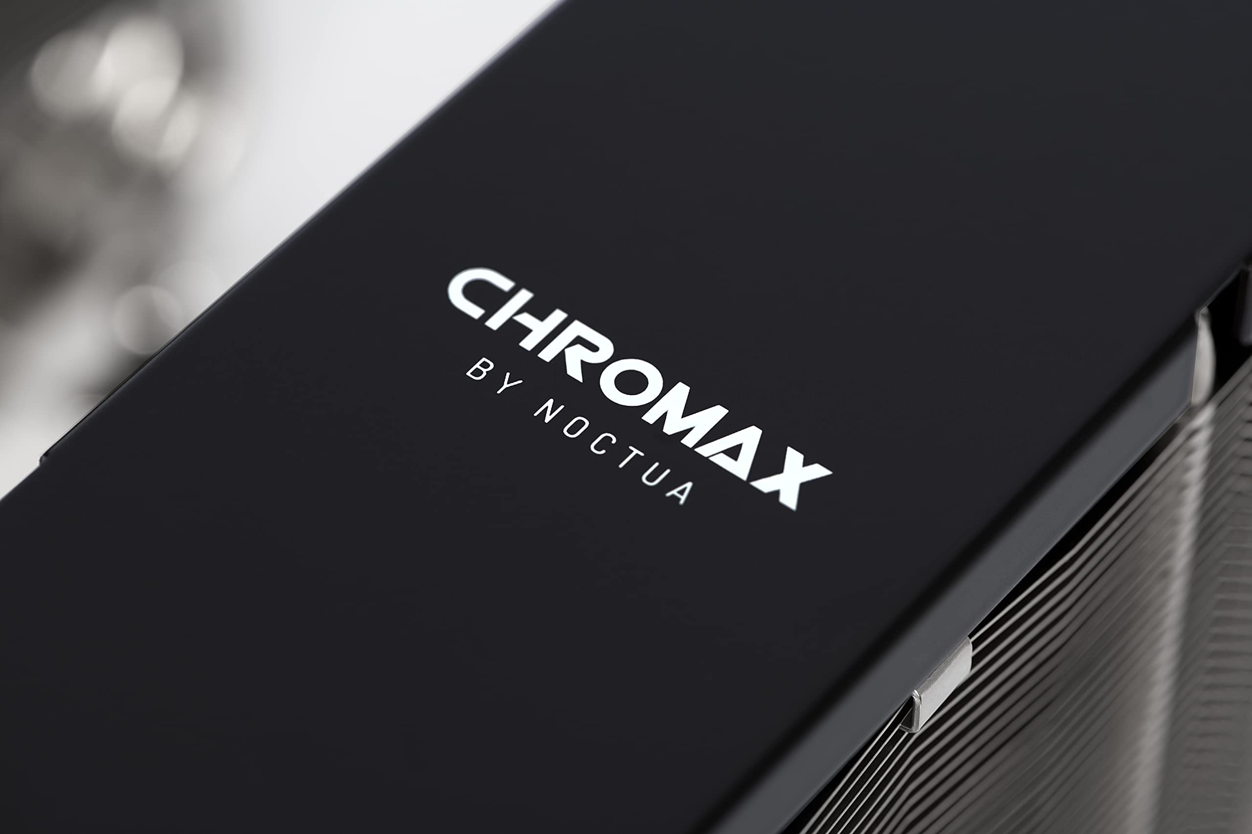 Noctua NH-U12A chromax.Black CPU Cooler with NA-HC8 chromax.Black heatsink Cover