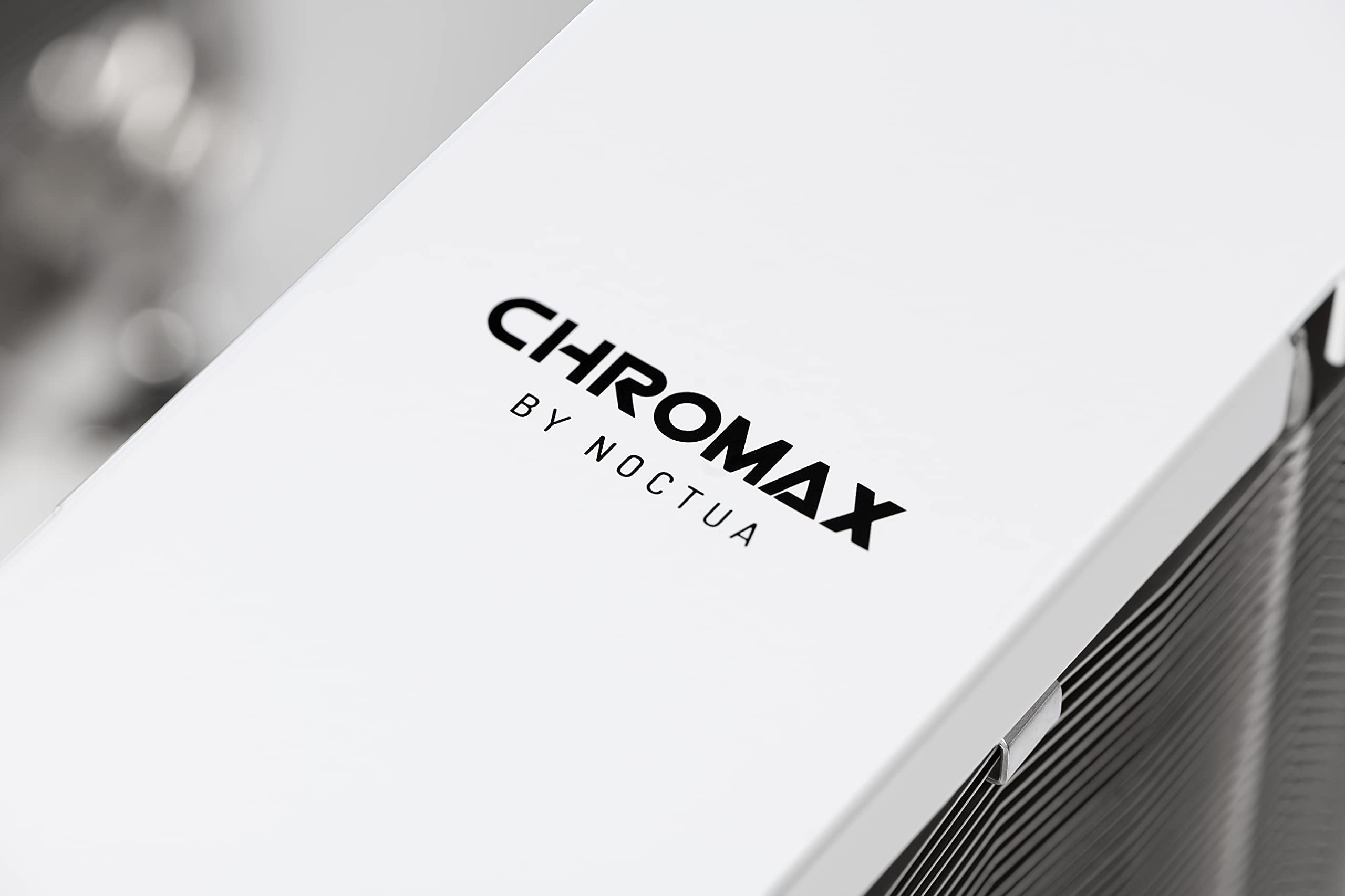 Noctua NH-U12A chromax.Black CPU Cooler with NA-HC8 chromax.White Heatsink Covers