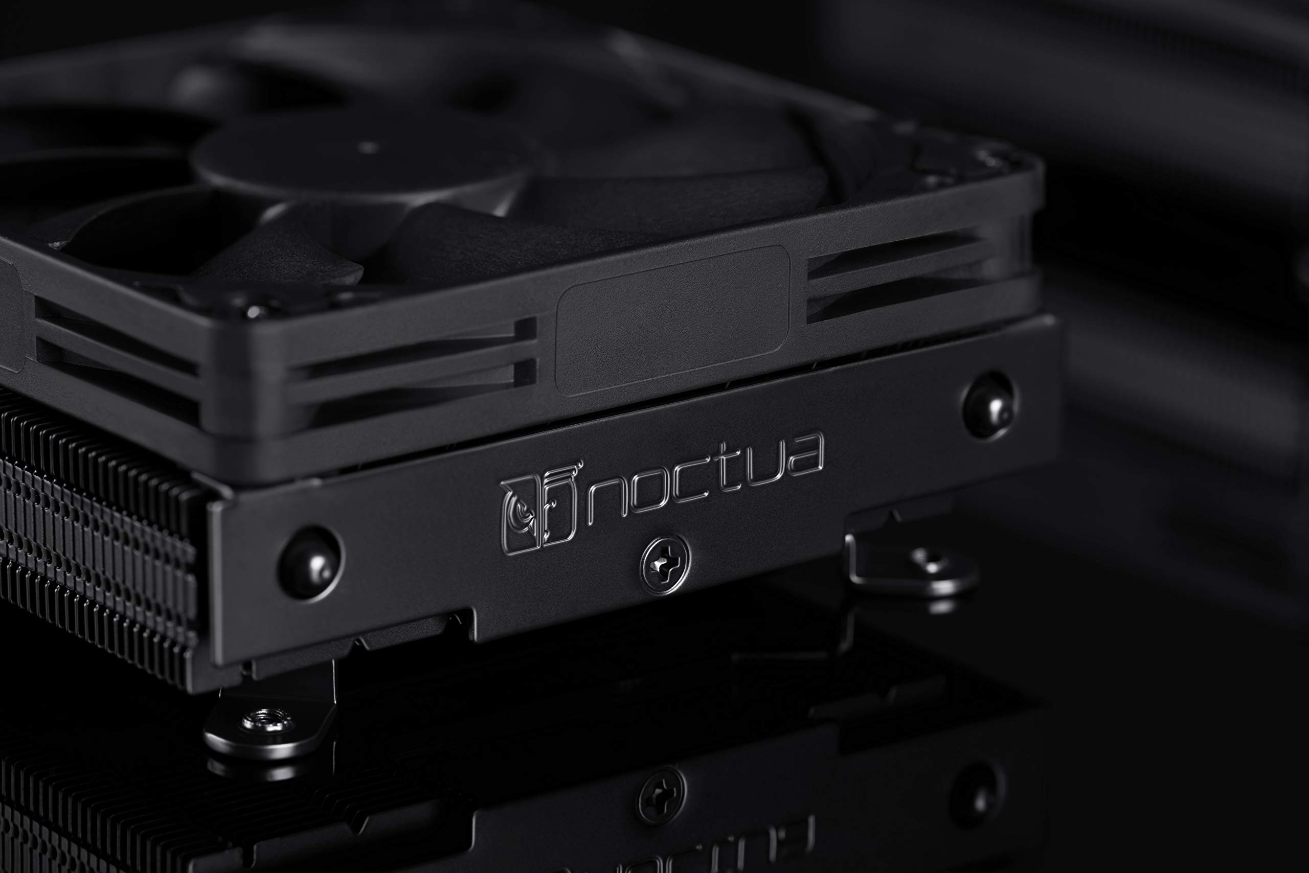 Noctua NH-L9i-17xx chromax.Black, Premium Low-Profile CPU Cooler for Intel LGA1700 and LGA1851 (Black)