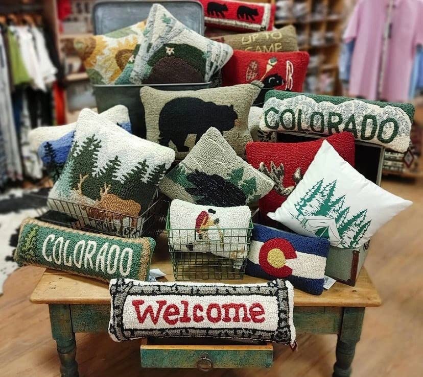 Chandler 4 Corners Artist-Designed Mountain Elk Hand-Hooked Wool Decorative Throw Pillow (18” x 18”)