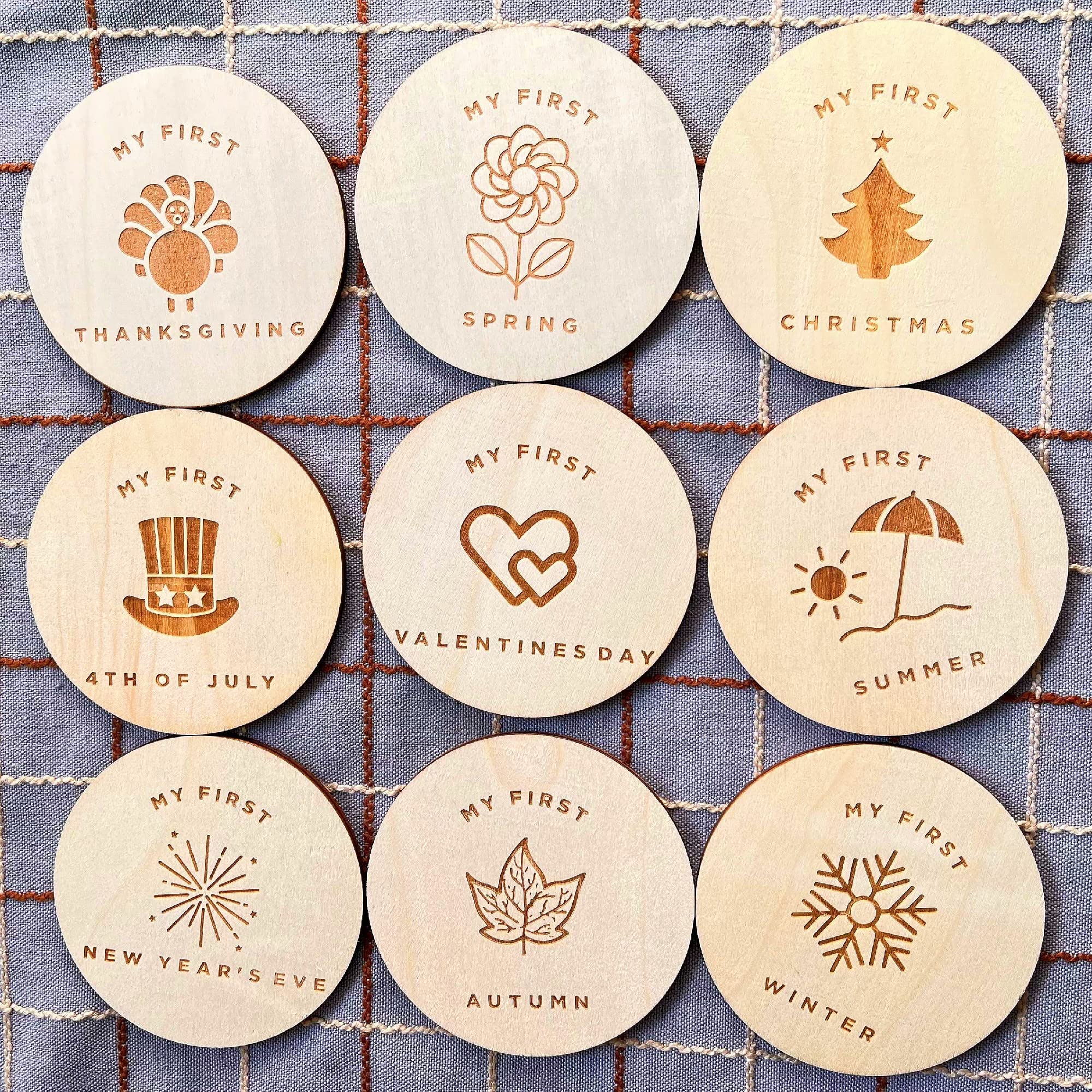 Zenkeeper 9 Pcs Baby Milestone Plaques Milestone Discs Wooden Milestone Cards Laser Cut and Engraved, Holiday Milestone Plaques Signs for Baby