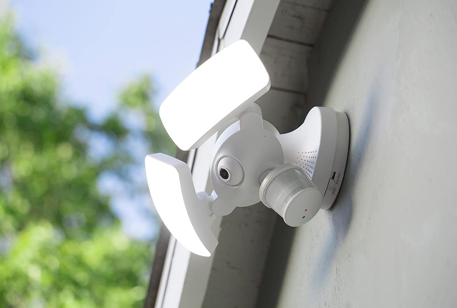 KUNA New SE Camera Floodlight - Outdoor Light with 1080p Video Camera, iOS/Android App Controlled, Push Notifications, Security & Alarm - Requires The New SE APP
