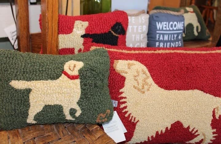 Chandler 4 Corners Artist-Designed Golden Retriever on Red Hand-Hooked Wool Decorative Throw Pillow (14” x 20”)