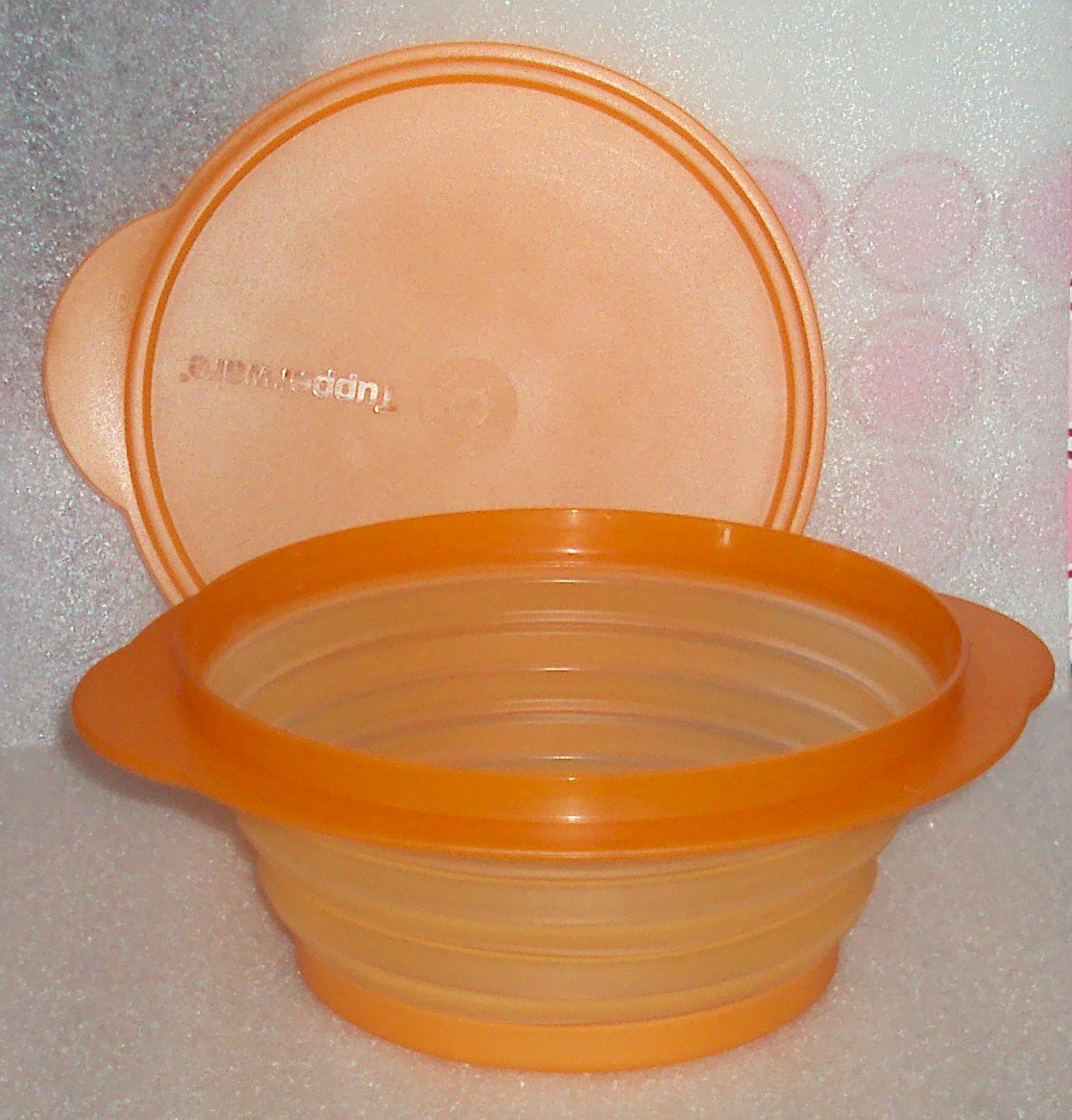 1 Tupperware Flat Out Orange 4 Cup Size Bowl with Seal