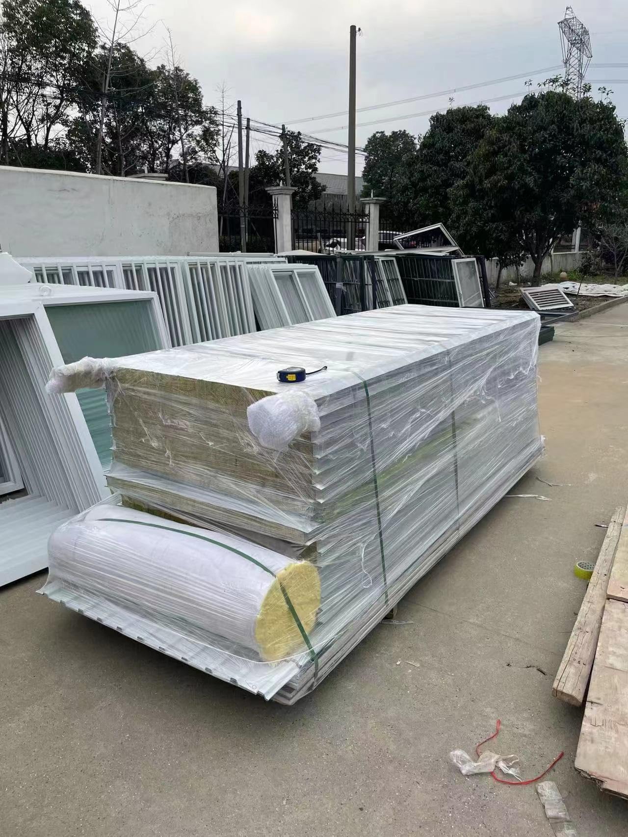 1 Bedroom Container Houses 10x20FT Prefab Tiny Homes to Live in for Adults Mini Foldable Mobile Home Modular Guest Homes kit casas prefabricadas para Vivir with Water & Electricity