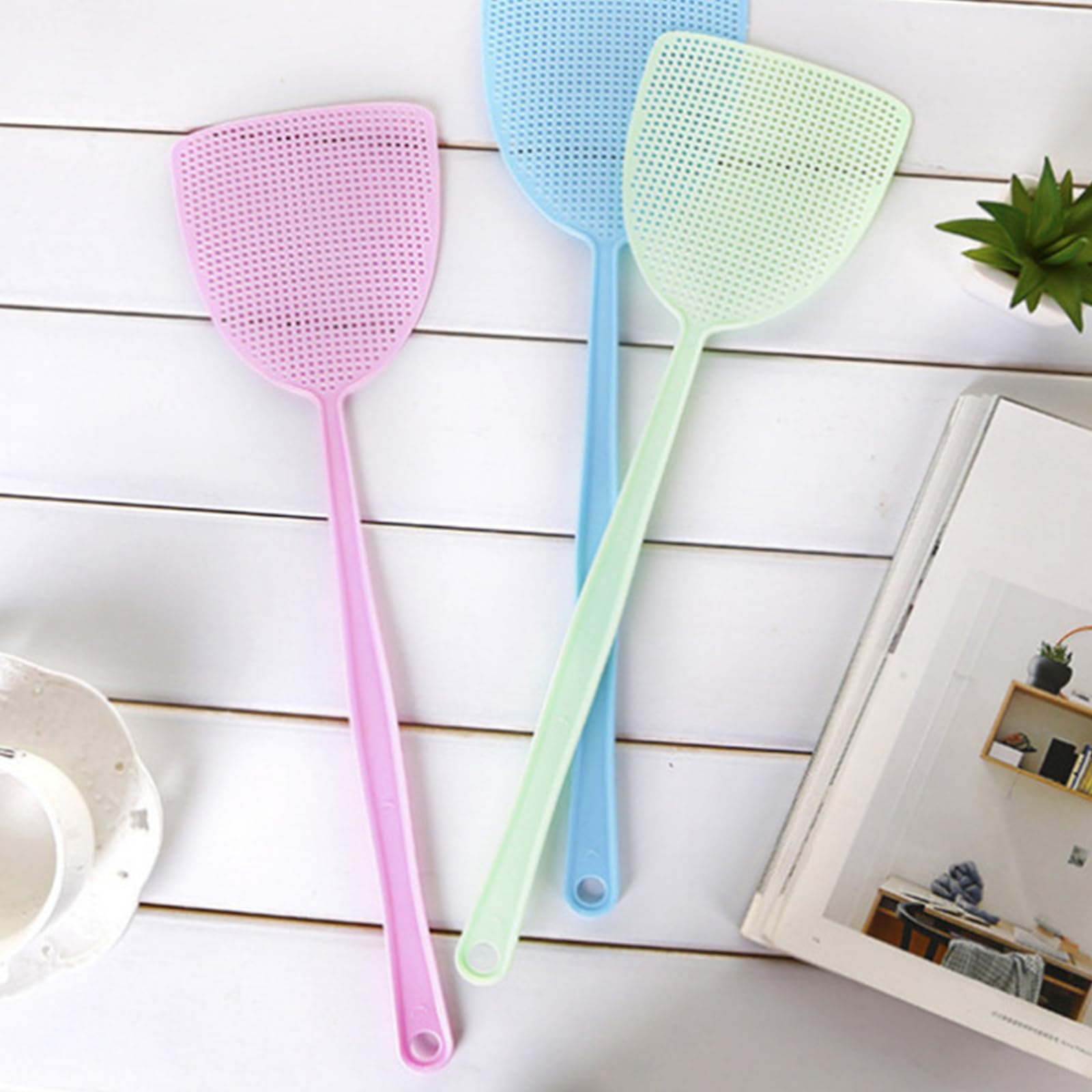 100 Pcs Fly Swatter Plastic Fly Swatters Heavy Duty Colorful Strong Flexible Manual Fly Swat Set Long Handle for Effective Flies and Mosquitoes Swatting Durable and Flexible Fly Swatters Set