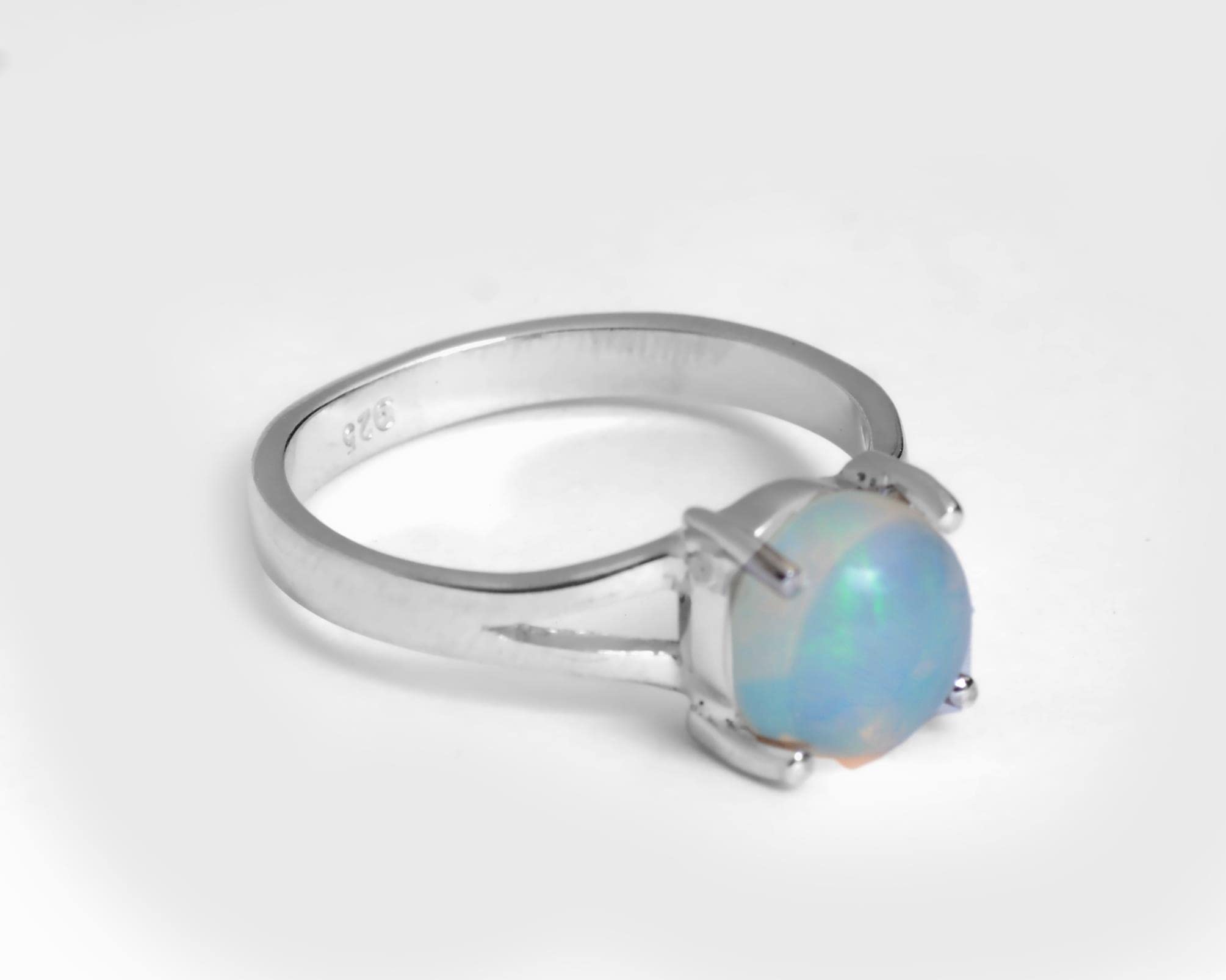 1.40 Carat Natural Finest Fire Ethiopian Opal Gemstone Woman Ring in 925 Sterling Silver
