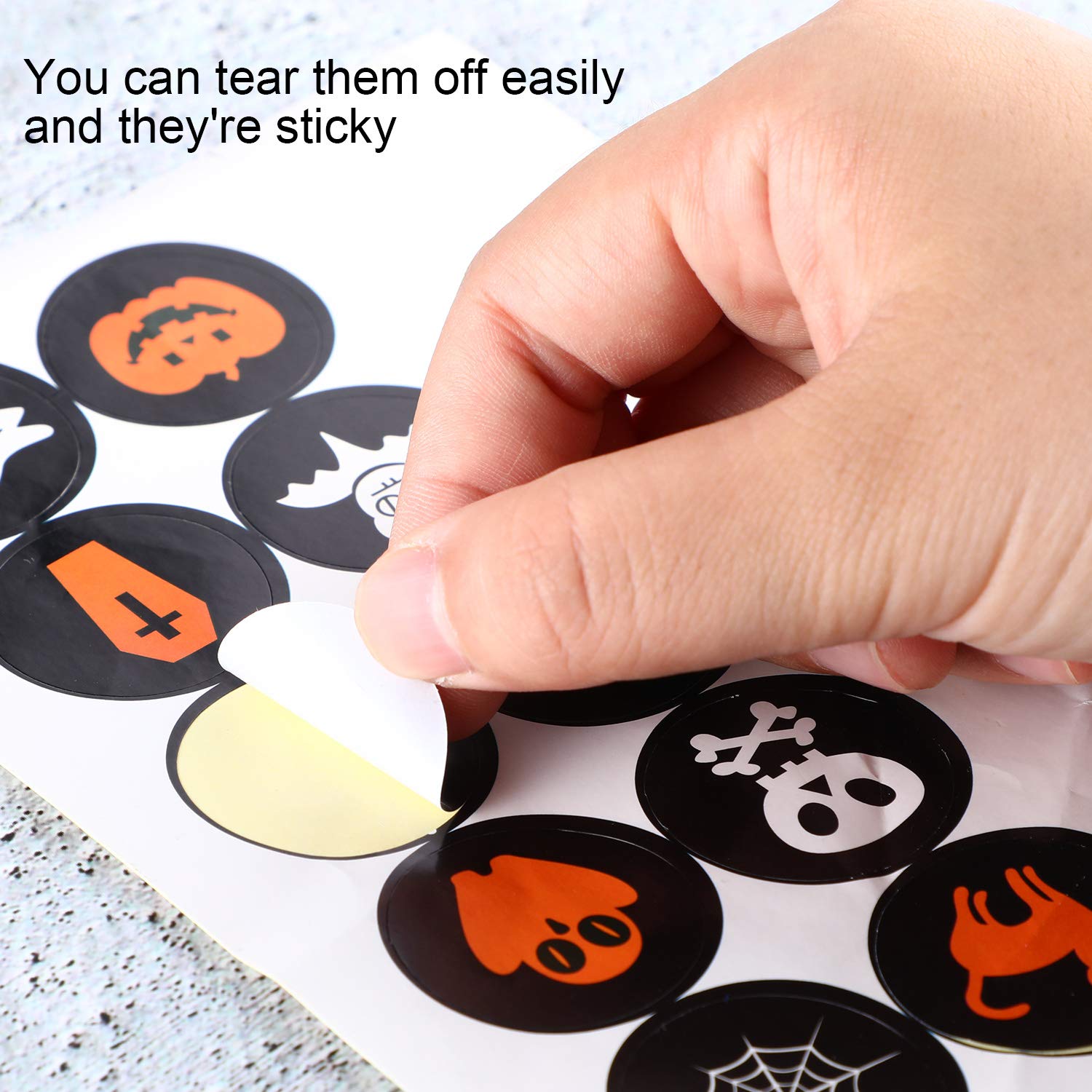100 Pieces Halloween Stickers Round Seal Label Stickers Assorted Pumpkin Skull Bat Ghost Pattern Stickers for Halloween Party Decoration (Basic Style)