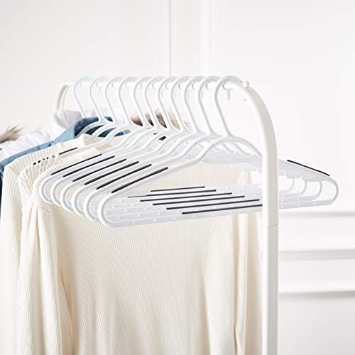 Amazon Basics Plastic Clothes Hanger with Non-Slip Pad, 20-Pack