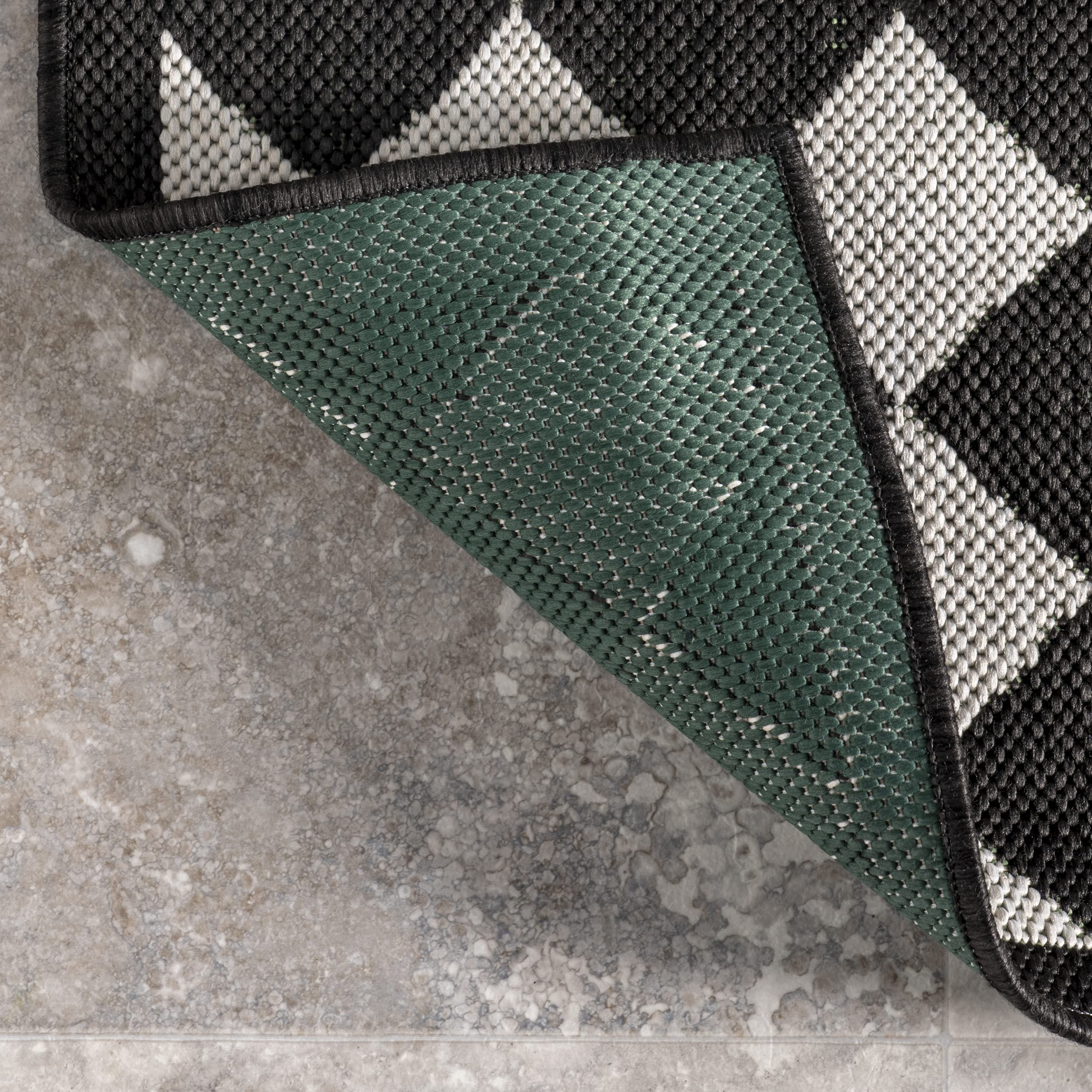 nuLOOM Myka Checkered Indoor/Outdoor Area Rug, 4' x 6', Black and White