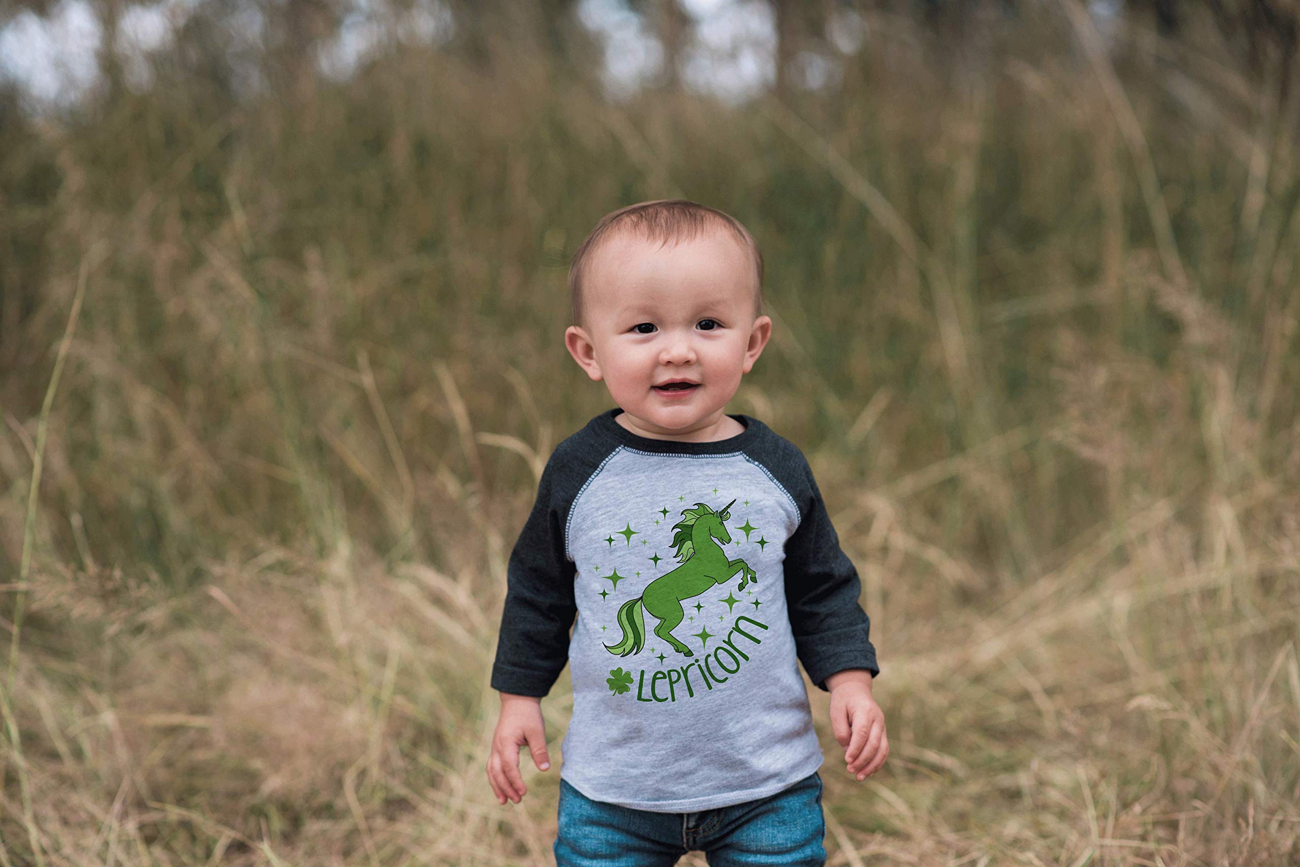 7 ate 9 Apparel Kids Funny Irish Unicorn St. Patricks Day Grey Raglan Tee 4T