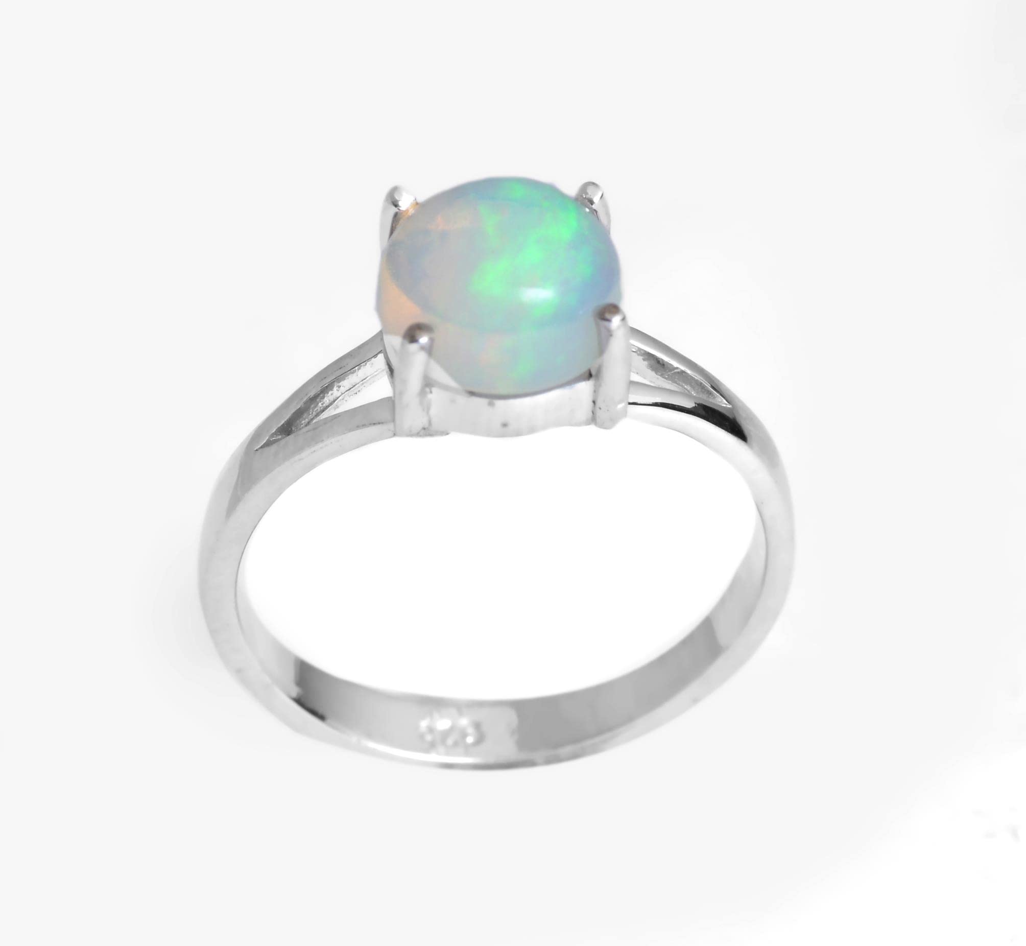 1.40 Carat Natural Finest Fire Ethiopian Opal Gemstone Woman Ring in 925 Sterling Silver