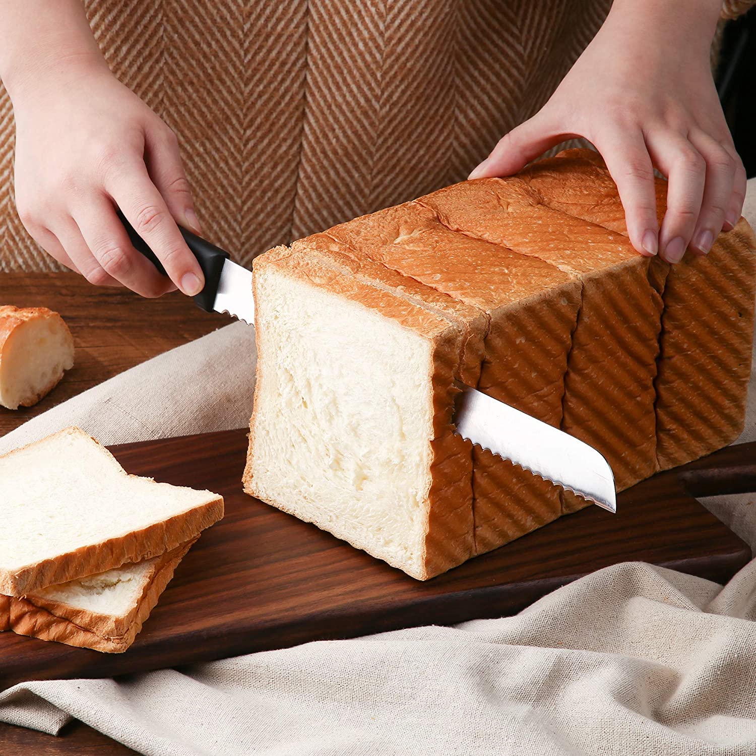 12 Inch Serrated Bread Knife for Homemade Bread, Stainless Steel Wide Wavy Edge Knife, Multi-Purpose Kitchen Knife, Efficient Cake Slicer, Ultra Sharp Baker's Knife for Cutting Crusty Breads, Cake