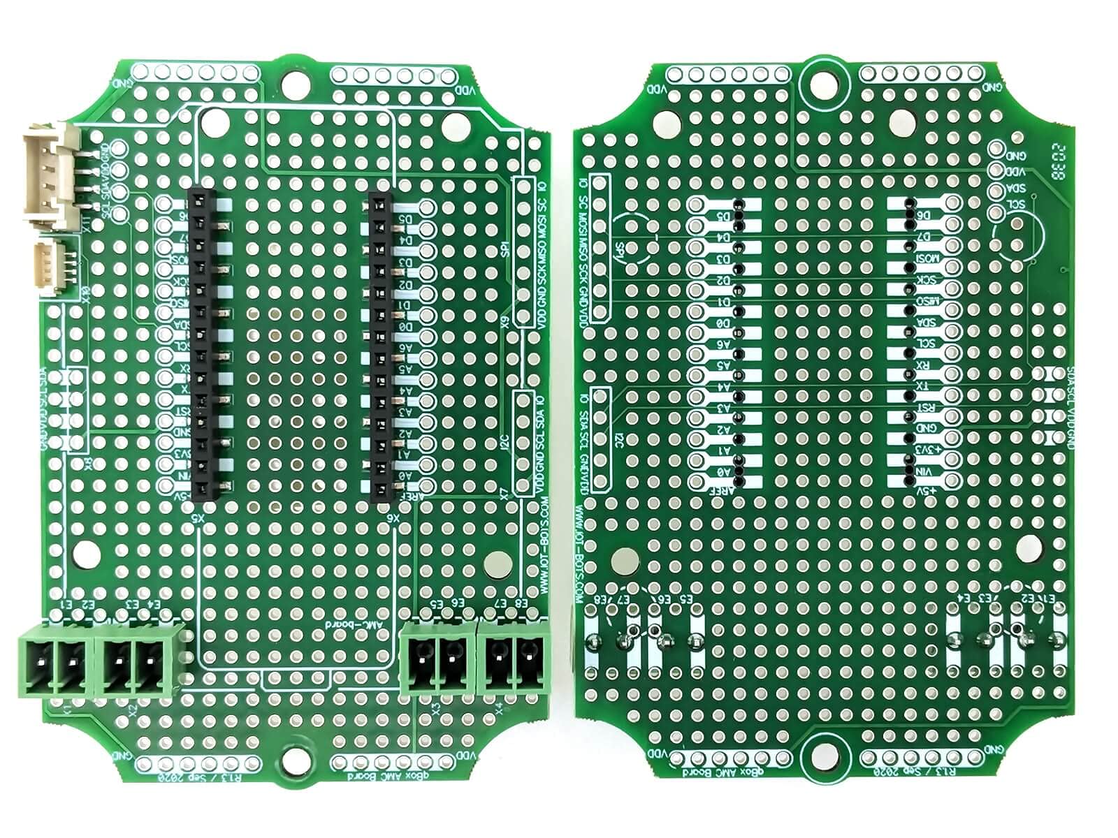 qBox AMC DIY IOT Enclosure Kit (One SMA), IOT Enclosure for Arduino MKR ESP32 Cellular LoRa WiFi Board, Waterproof IP65 Enclosure with Glands, prototyping PCB, connectors Set and SMA