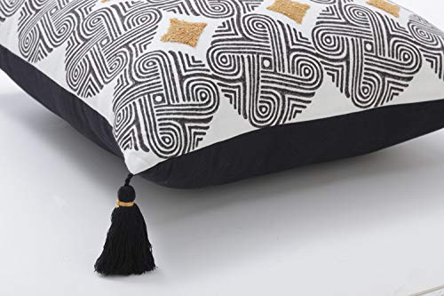 Pillow Perfect Indoor Hiawatha Gold 18 Inch Throw Pillow, 18 X 18 X 5