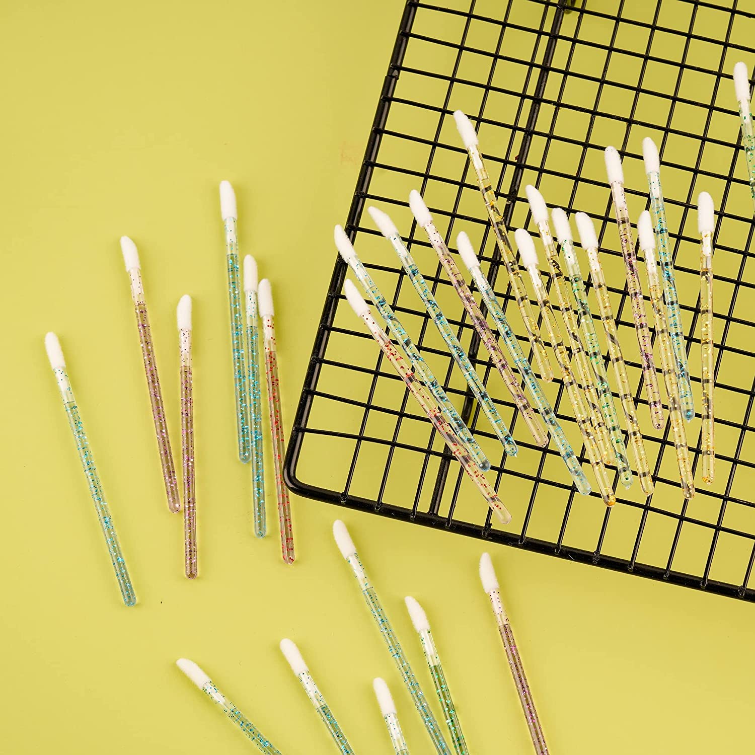 300PCS Glitter Crystal Lip Brush, Disposable Crystal Lip Brushes Tool Kits Lip Gloss Applicators Make Up Lipstick Gloss Wands Makeup Applicators Brushes Applicator tool Makeup Beauty Tool Kits 1