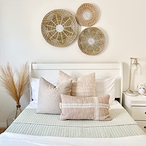 Artera Home Wicker Wall Basket Decor - Set of 3 Oversized, Hanging Natural Woven Seagrass Flat Baskets, Round Boho Wall Basket Decor for Living Room or Bedroom, Unique Wall Art