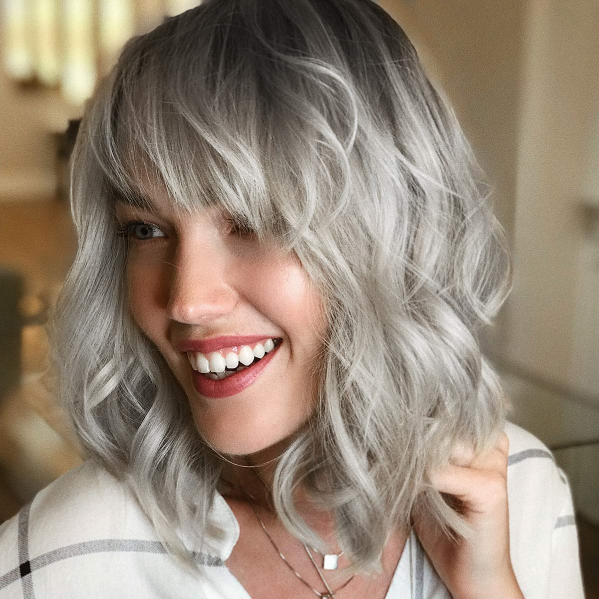 Rose bud Wavy Bob Wig with Bangs Natural Ombre Silver Wig Synthetic Hair Shoulder Length Short Curly Wigs for Women
