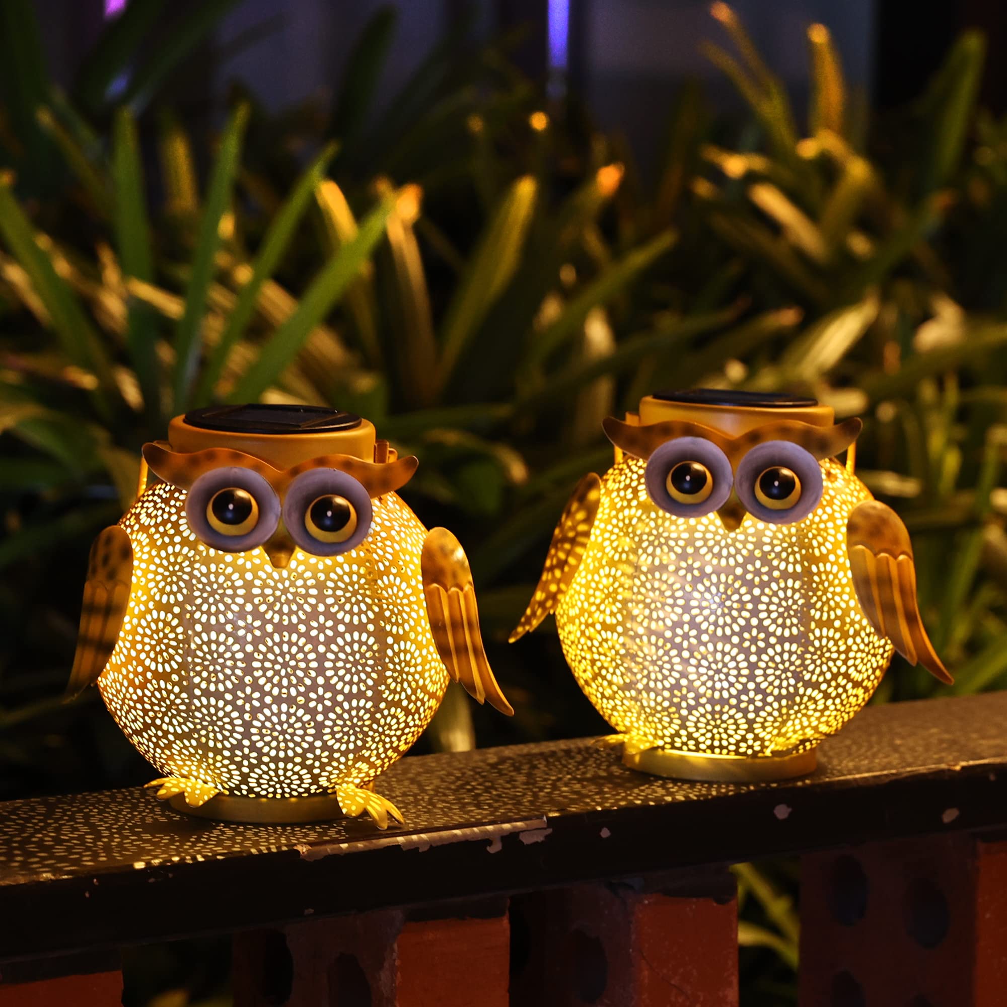2 Packs Solar Lantern - Outdoor Hanging Lights Green Decorative Garden Lights Waterproof Metal Lanterns for Yard Table Patio Lawn