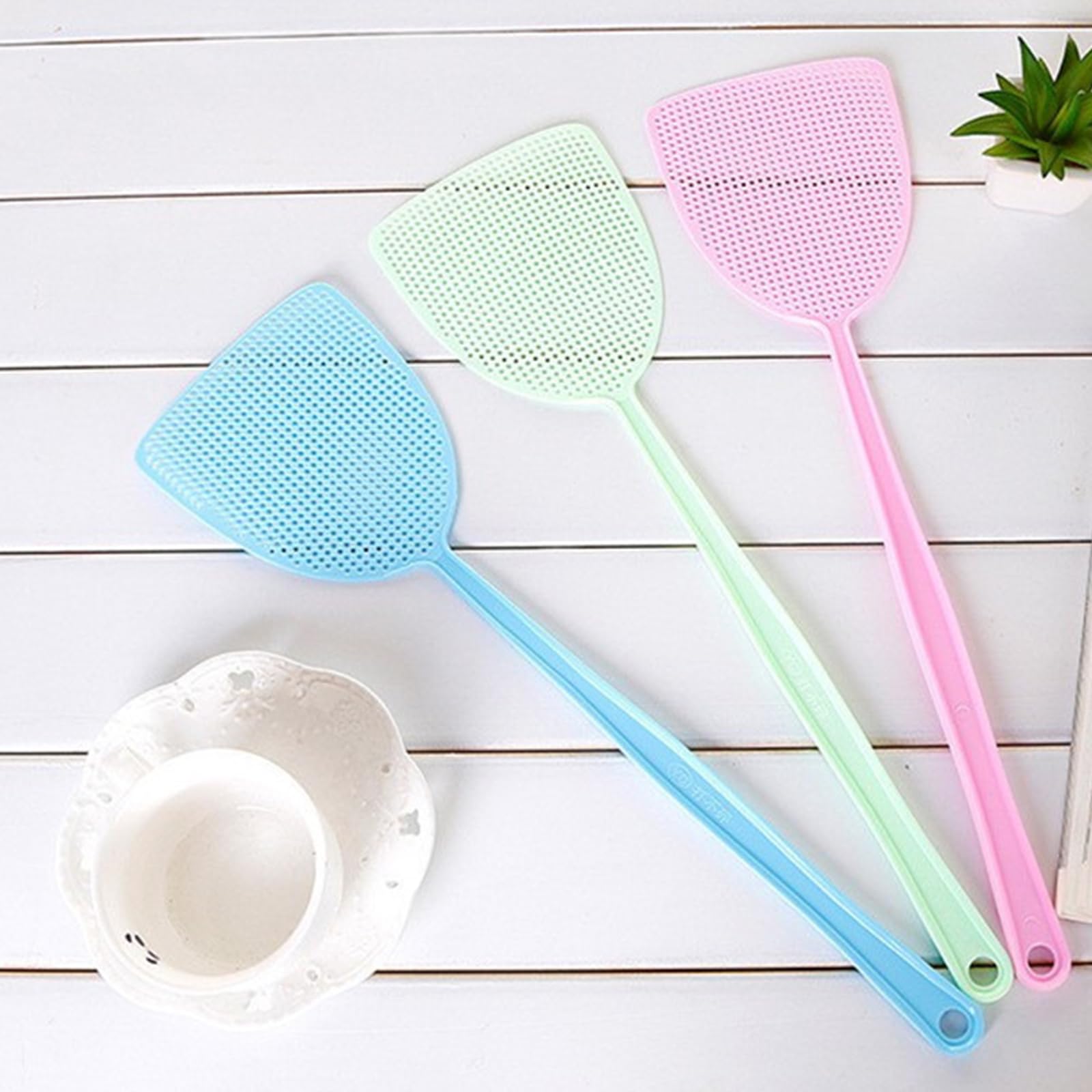 100 Pcs Fly Swatter Plastic Fly Swatters Heavy Duty Colorful Strong Flexible Manual Fly Swat Set Long Handle for Effective Flies and Mosquitoes Swatting Durable and Flexible Fly Swatters Set