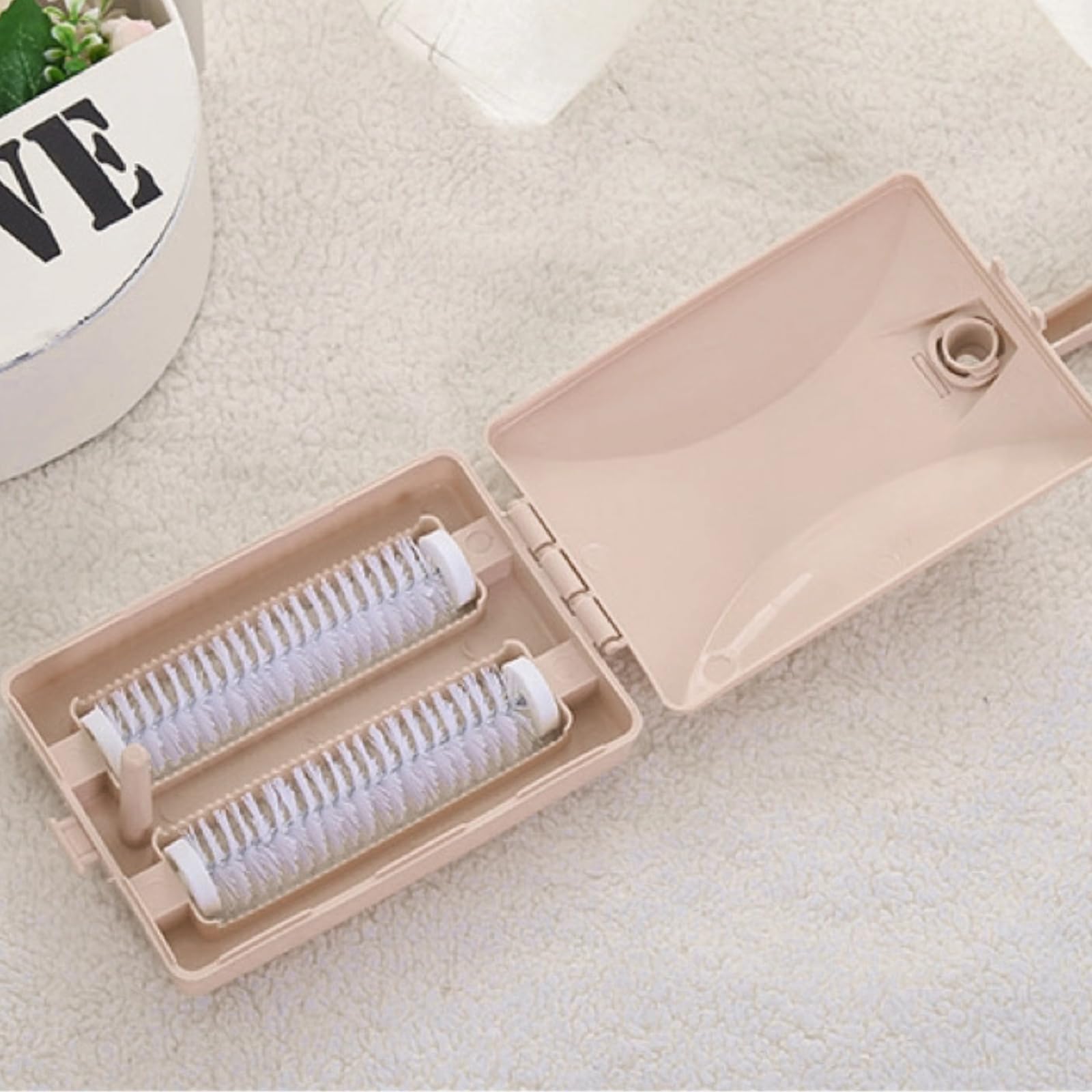 Carpet Table Sweeper Brush, Sofa Sweeper Brush, The Handle Made of PP Material is Comfortable Easy to and The is Without Deformation for Bed Clothes Desktop