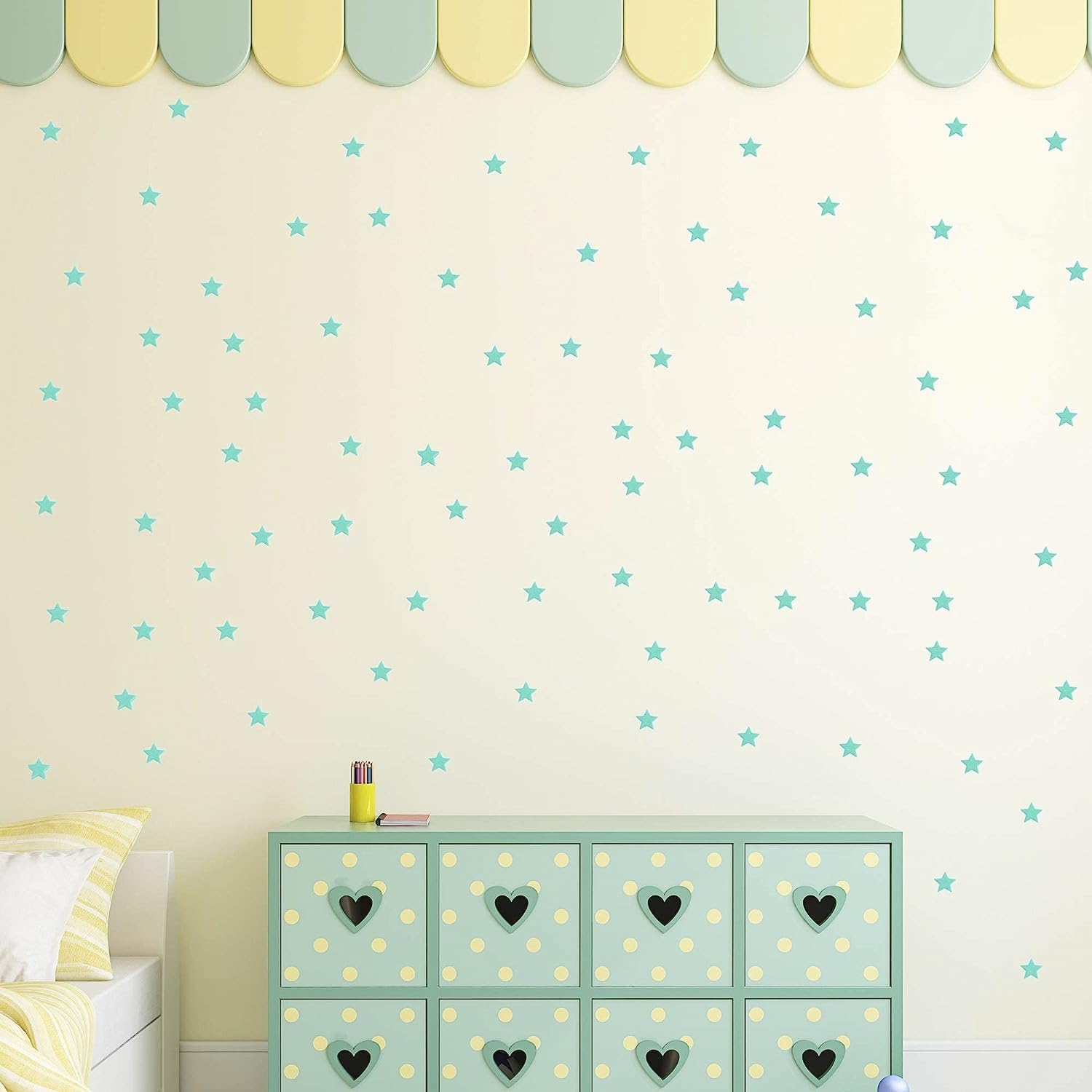 100 Pcs Glow in The Dark Luminous Stars Fluorescent Noctilucent Plastic Wall Stickers Murals Decals for Home Art Decor Ceiling Wall Decorate Kids Babys Bedroom Room Decorations (Pink)