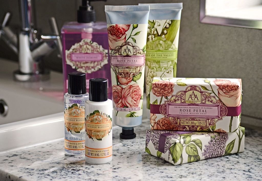 AAA Bath & Body Gift Collection - (Orange Blossom) - Shower Gel 200 ml, Hand Cream 60 ml & Body Cream 130 ml
