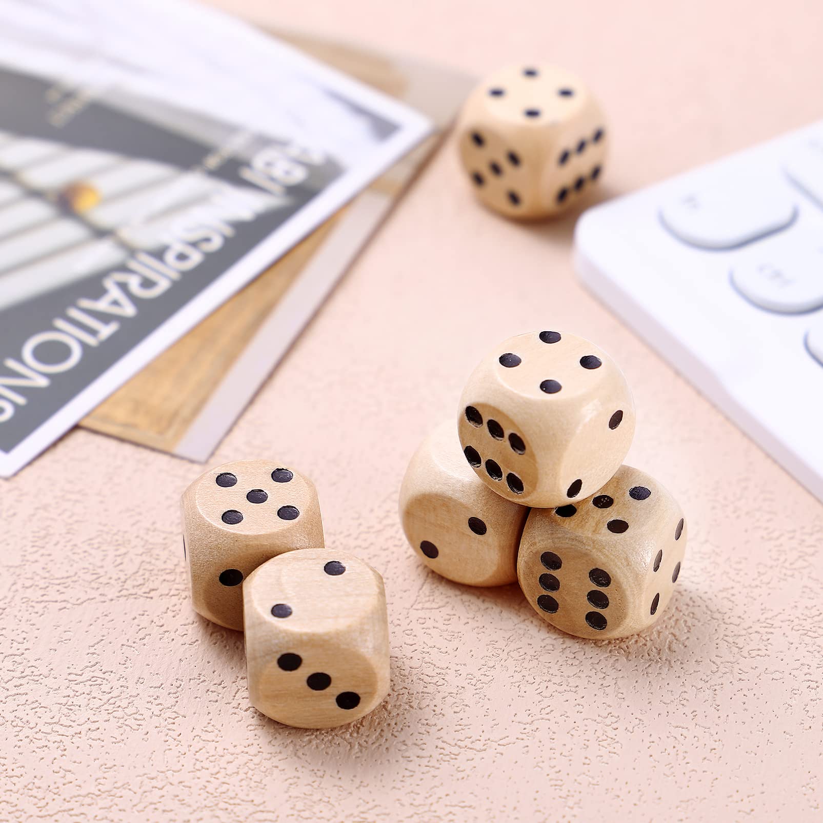 10 Pcs Wooden DIce Set, 6 Sided Game Dice Set, 16mm Mini Dices with Numbers 1-6, Table Dice Game Props for Children Adults