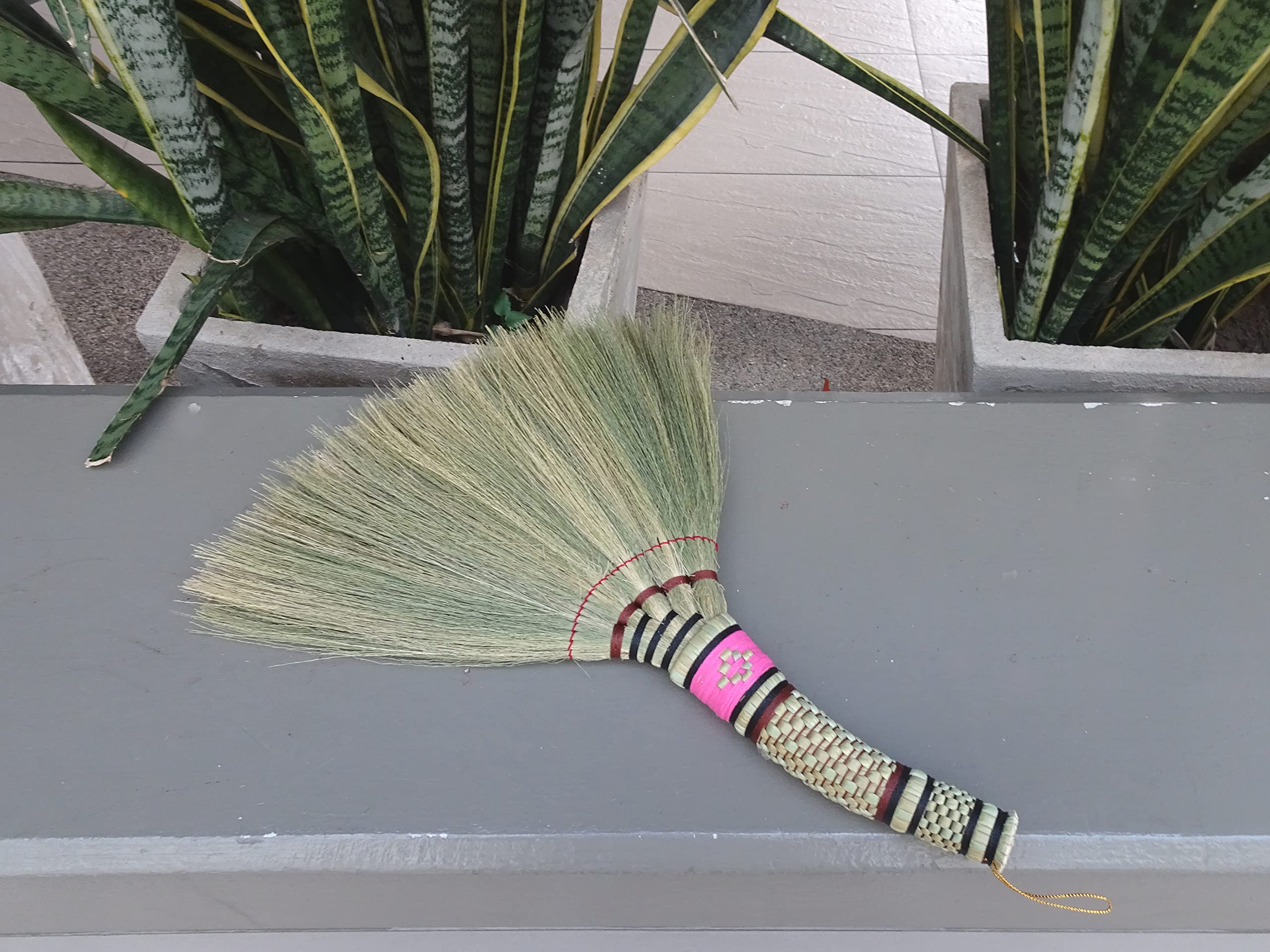 Asian Whisk Broom Natural Grass Duster 1piece 14 inch Tall Dustpan Brush Wooden Handmade Thai Bamboo Handle Sweeper for Dusting