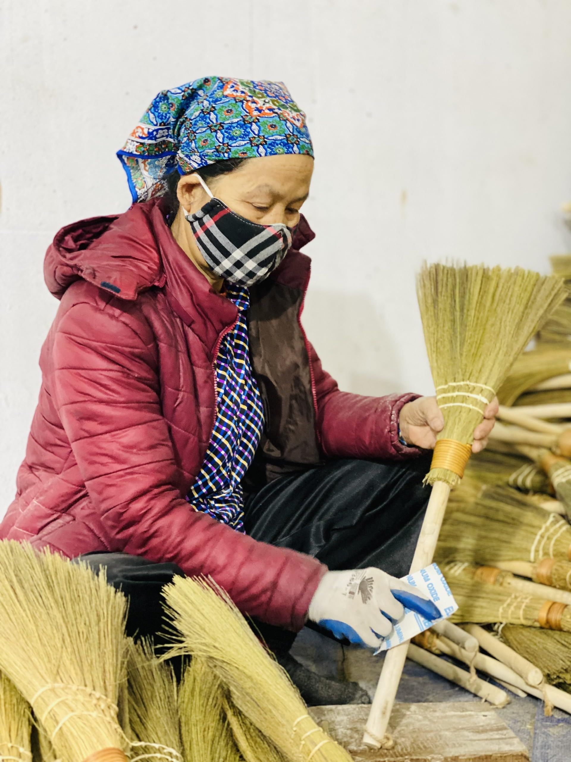 TTS Replacement Wood Handle, Durable Wood Broom Handle for Cleaning and Sweeping, Efficient Cleaning and Storage