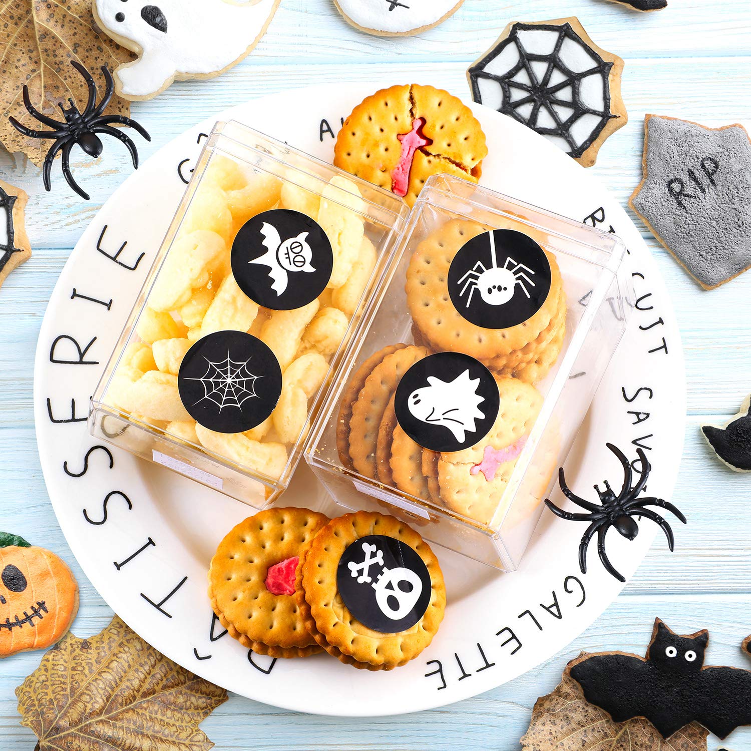 100 Pieces Halloween Stickers Round Seal Label Stickers Assorted Pumpkin Skull Bat Ghost Pattern Stickers for Halloween Party Decoration (Basic Style)