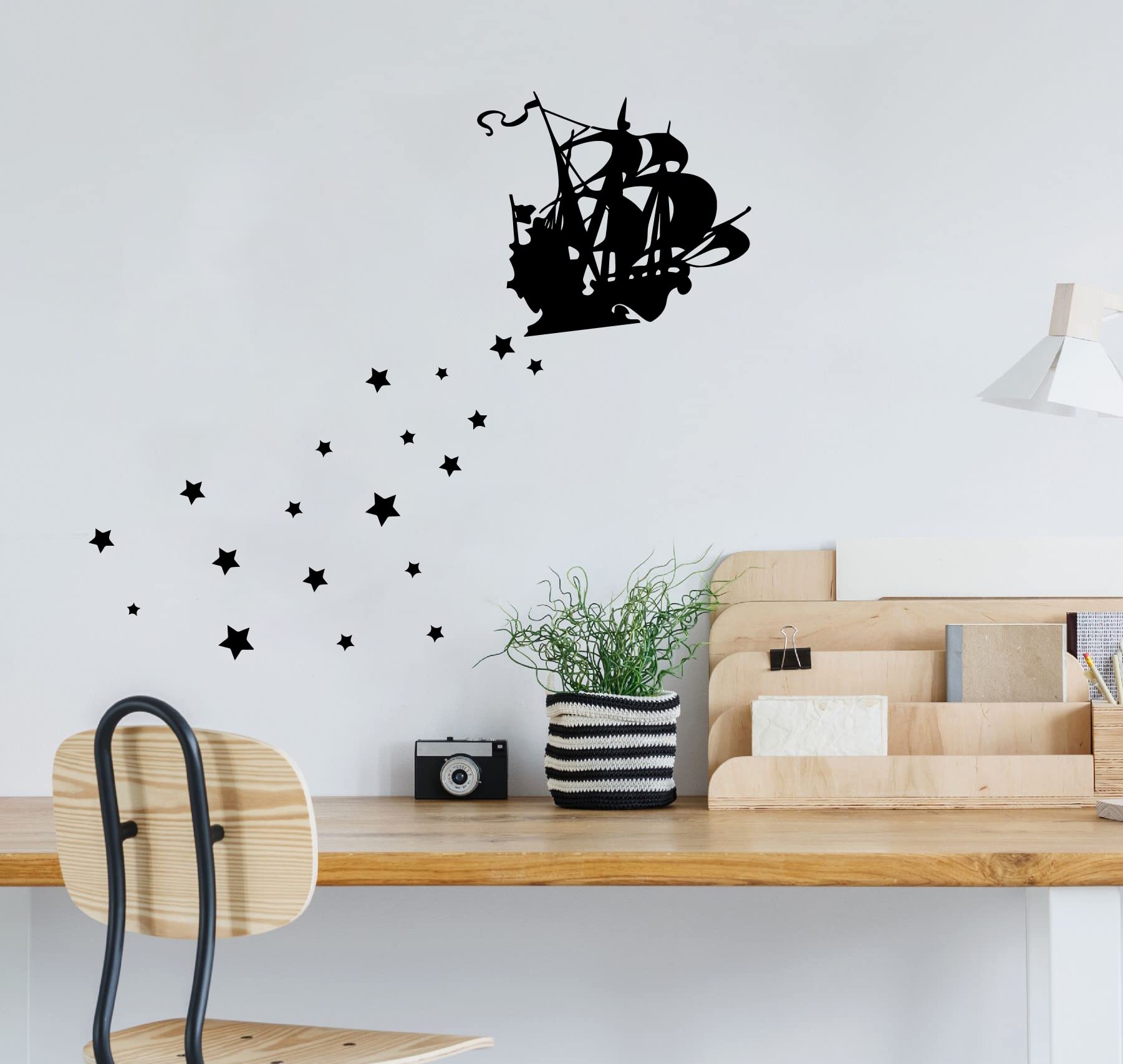 Peter The Jolly Roger Captain Hook Pirate Ship Silhouette Vinyl Wall Art Sticker Wall Decal Decoration For Home Room Wall Boys Girls Room Playroom Wall Décor Décor Design Size (6x10 inch)
