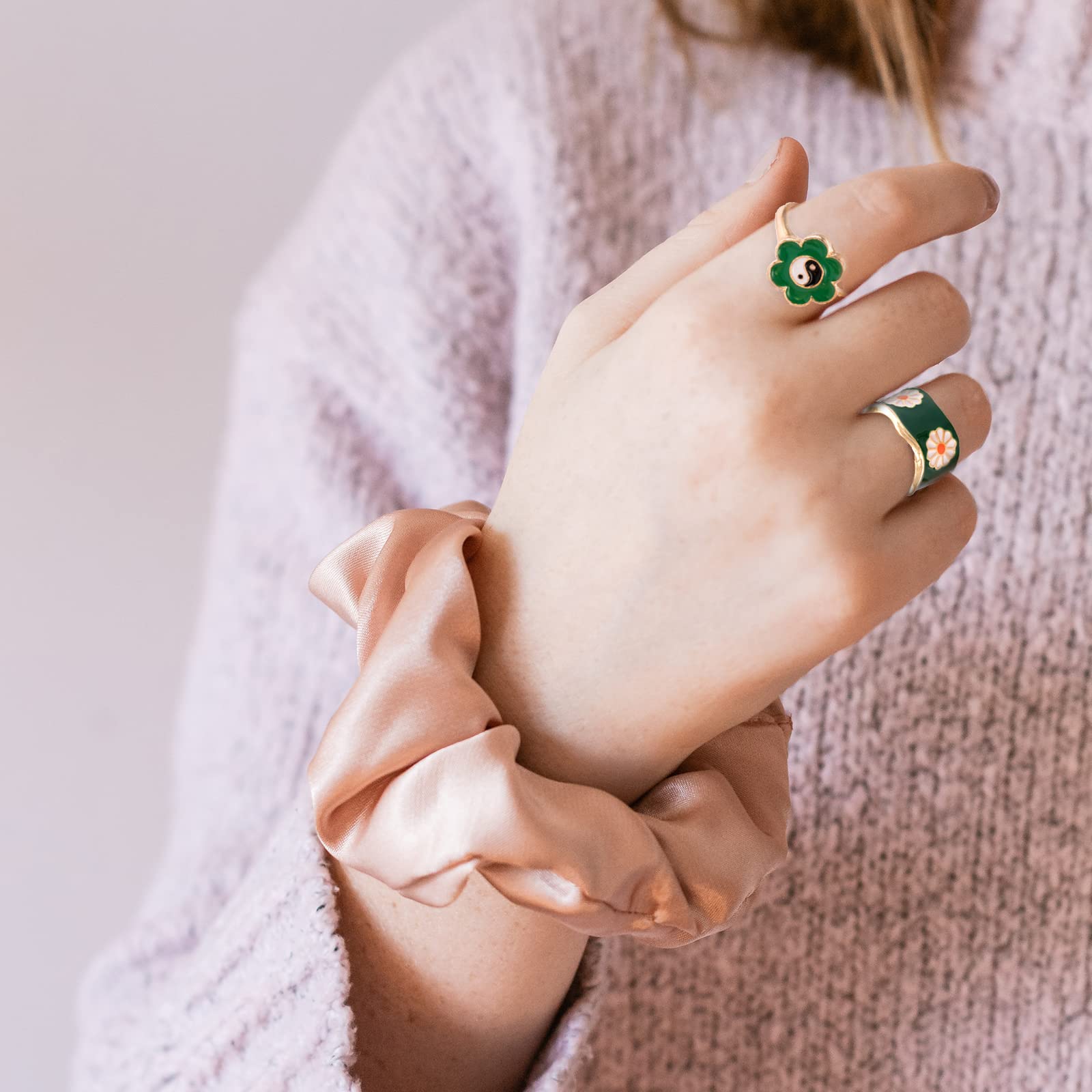 12Pcs Stackable Rings for Teen Girls Simple Kunckle Rings Vintage Star Moon Wave Rings Set Midi Finger Rings for Women