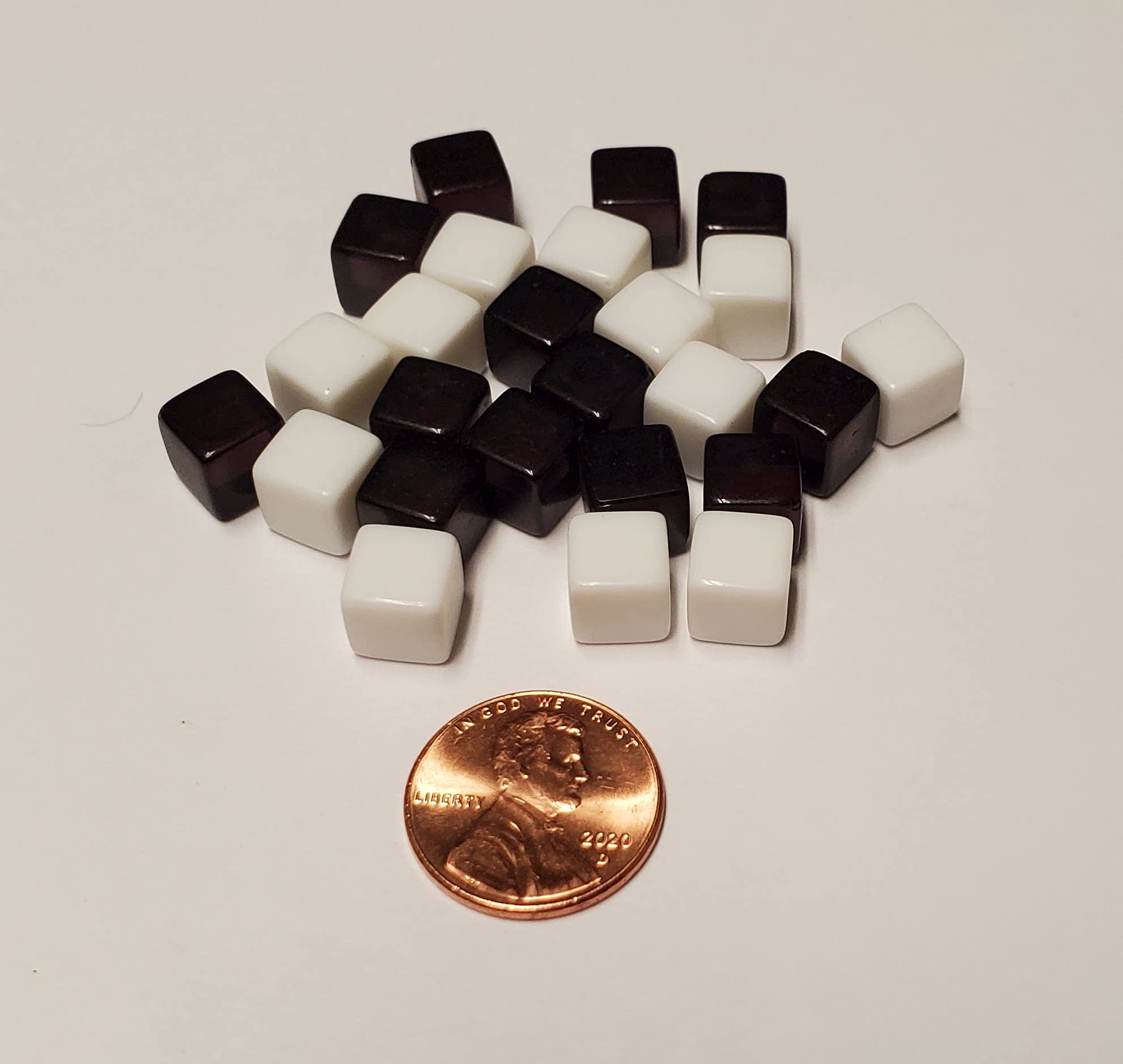 25x Very Small 8mm Counting Markers Black and White Cubes Blank Dice for Tabletop Gaming and Education
