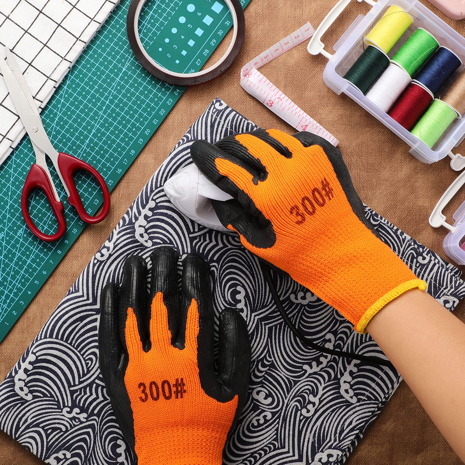 Honeydak 2 Pairs Heat Resistant Gloves Heat Transfer Gloves for Sublimation with 2 Rolls High Temperature Thermal Tape