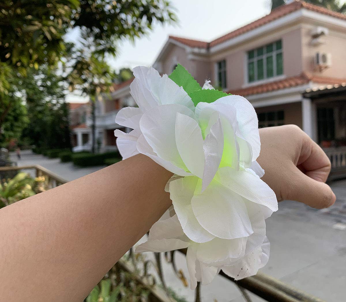 4 Pcs White Hawaiian Leis with Green Leaves for Graduation Party, Dance Party, Photo Prop in Outdoors (White)