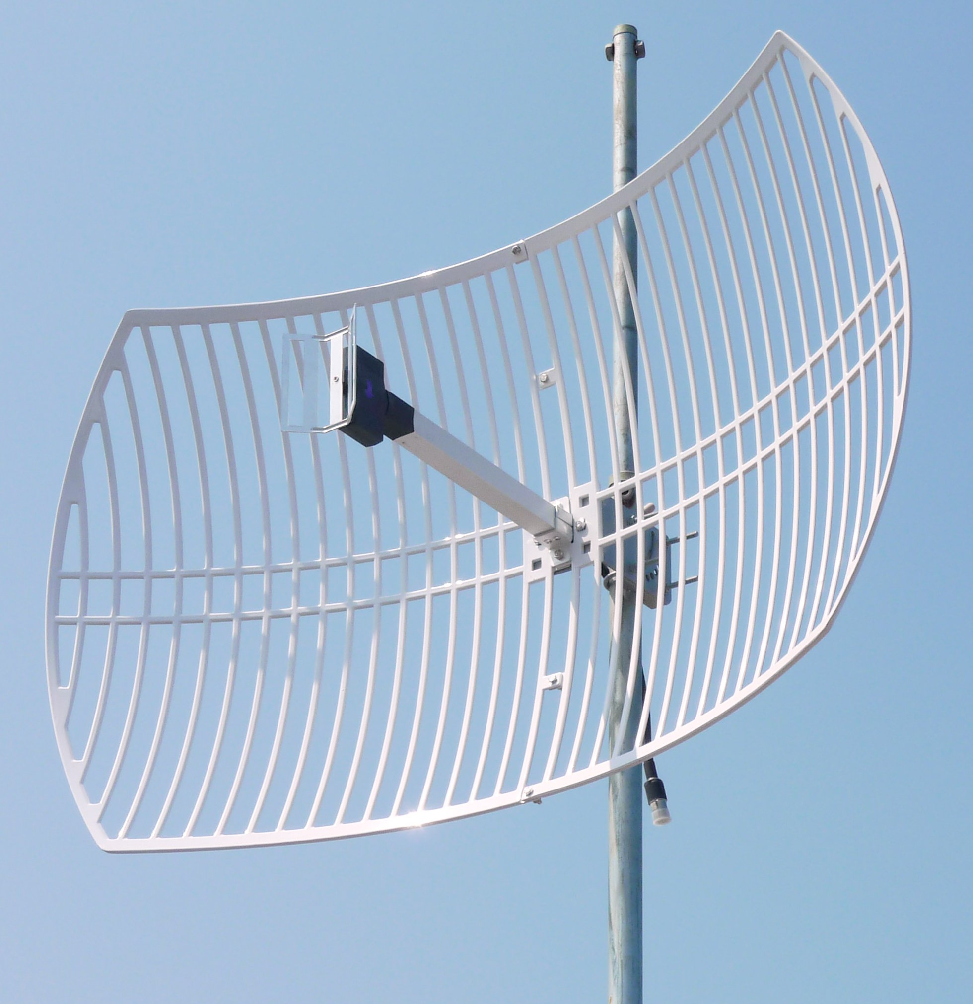 Alfa Weatherproof 2.4GHz 24dBi High Performance Die Cast Reflector Grid Wireless LAN Antenna - For 802.11b,g,N Wireless Wi-Fi