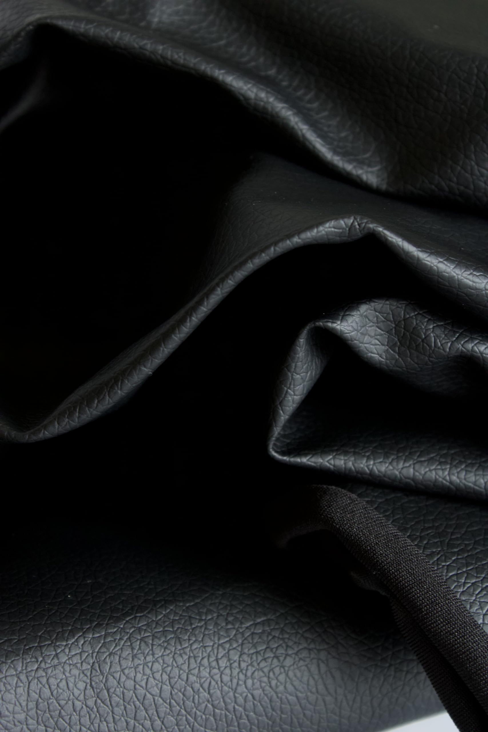 Sophi & Co. Vegan Lash Bed Cover - Wipeable, Reusable and Waterproof Fitted Linen, Excellent Spa Salon Massage Table Linen, Vegan Leather Spa Bed Topper, 1 Count (6ft, Black)
