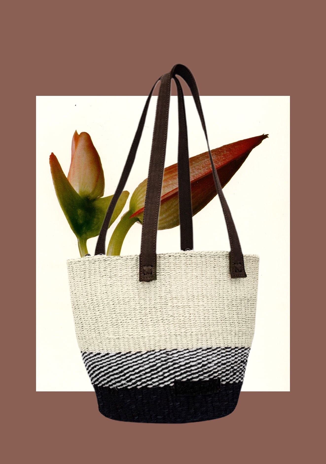 Airi Women's Miru Handwoven Natural Sisal Shoulder Bag Handmade In Kenya