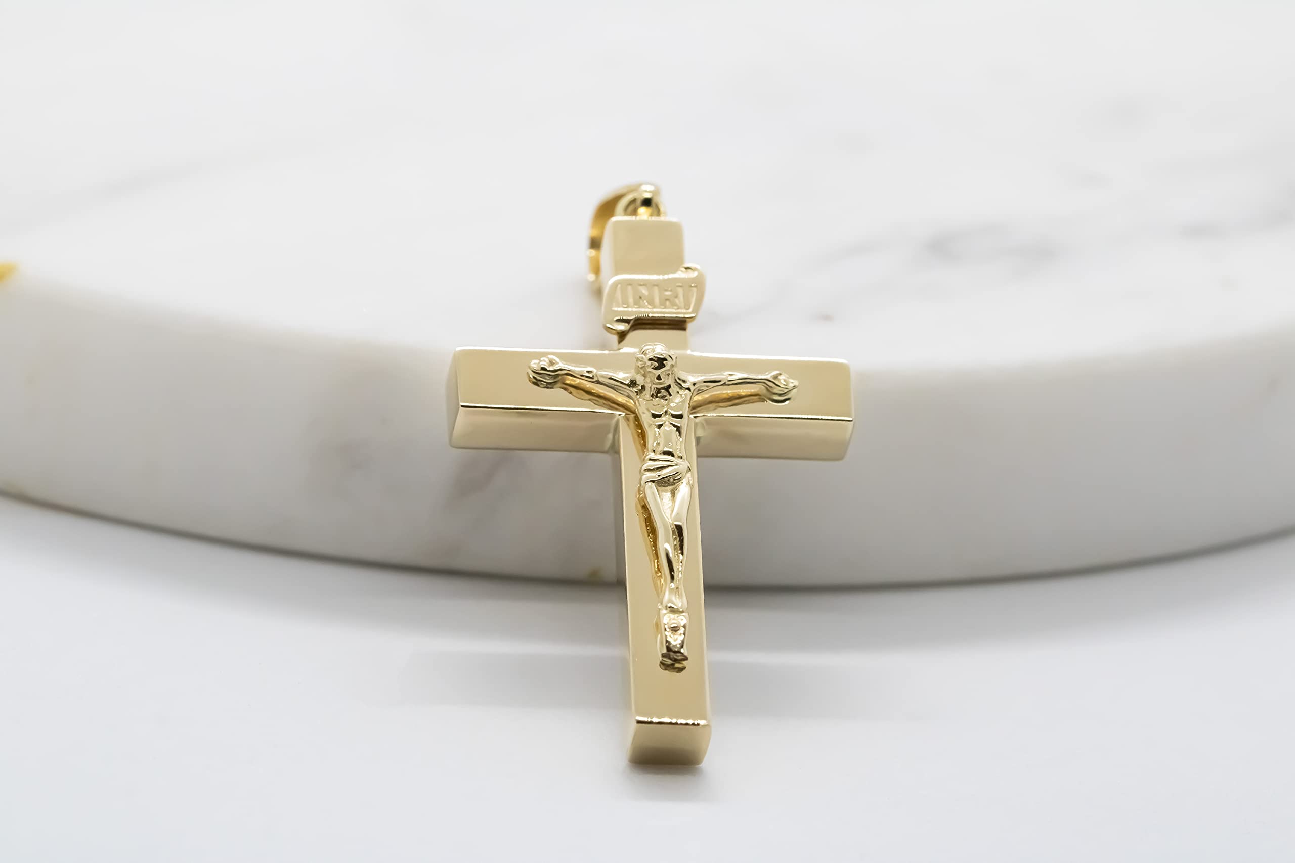 14 karat yellow gold cross pendant