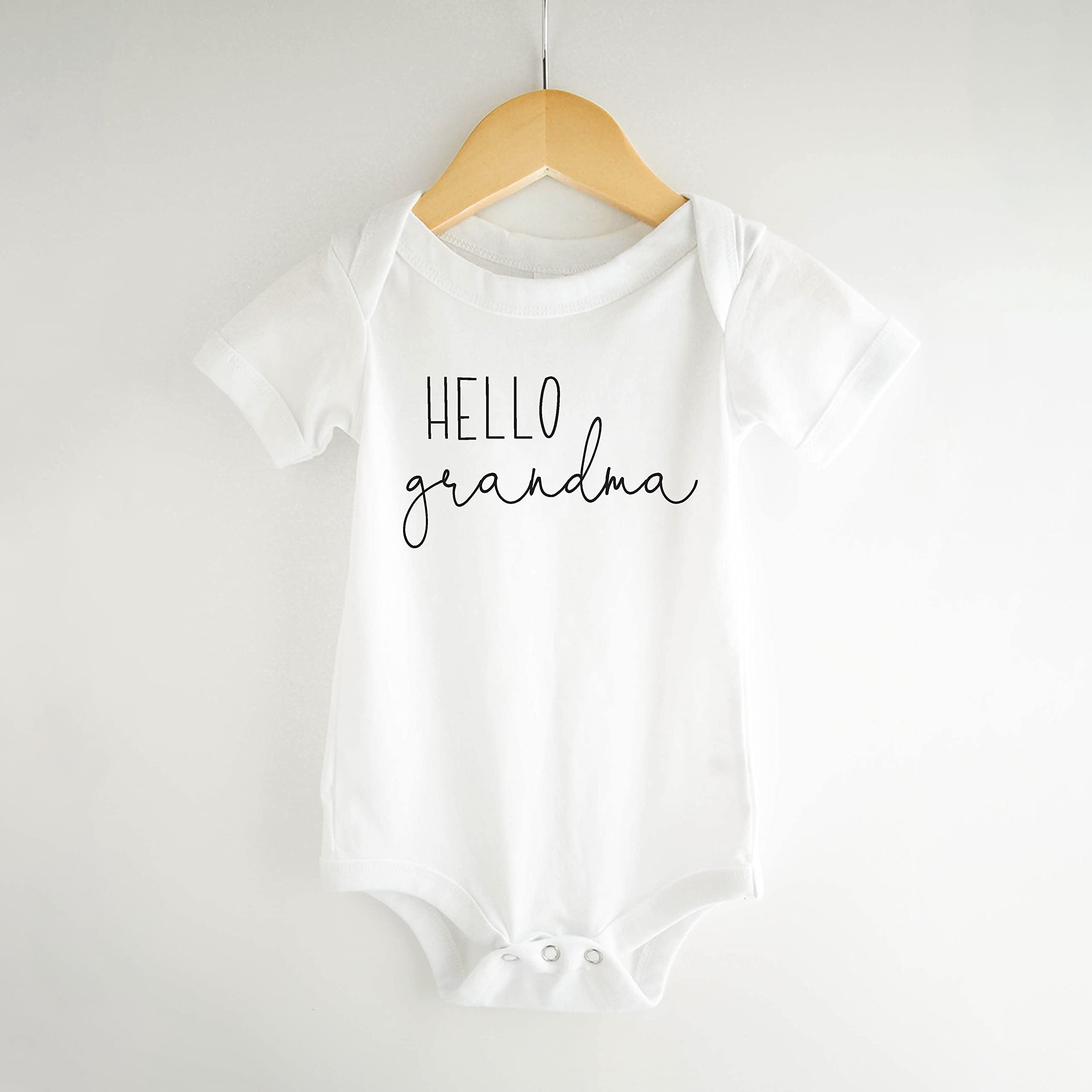Bump and Beyond Designs Baby-Boys Hello Grandma Surprise Pregnancy Announcement Leotard to Grandma White, 0-3 Months