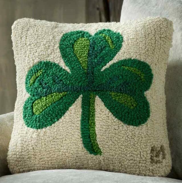 Chandler 4 Corners Artist-Designed Shamrock Hand-Hooked Wool Decorative Throw Pillow (14β x 14β)