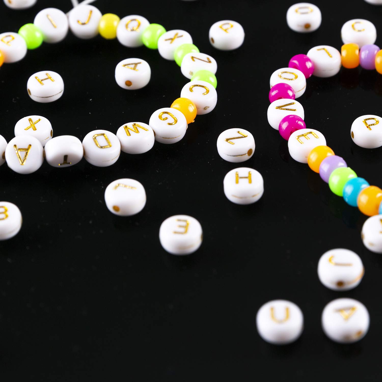 1680PCS Acrylic White and Gold Round Circle Letter Beads for Bracelets Alphabet Beads for Jewelry Making Name Bracelet Kit (Acrylic)