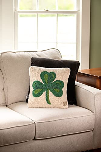 Chandler 4 Corners Artist-Designed Shamrock Hand-Hooked Wool Decorative Throw Pillow (14β x 14β)