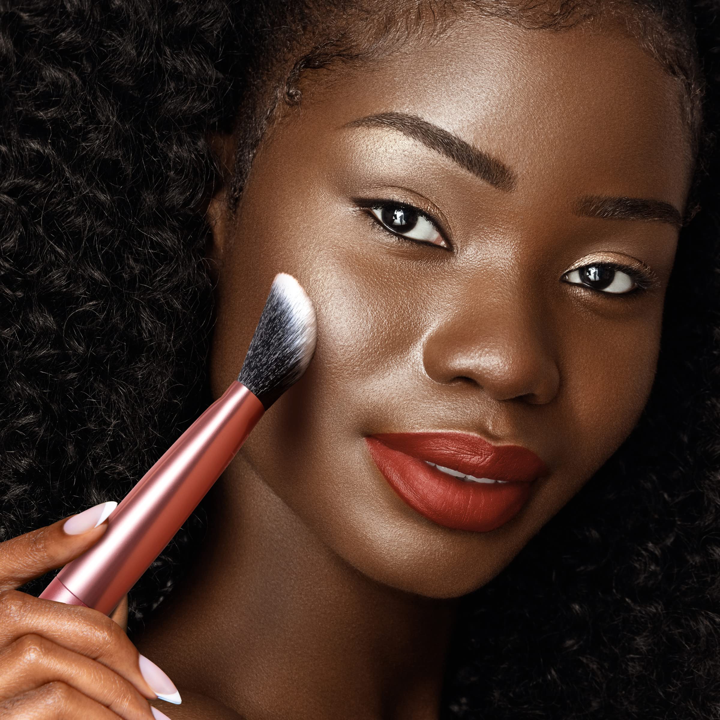 Real Techniques Seamless Complexion Makeup Brush, For Foundation, Primer, & Moisturizer, Multipurpose Foundation Brush Or Skincare Tool, Streak-Free, Buildable Coverage & Natural Finish, 1 Count