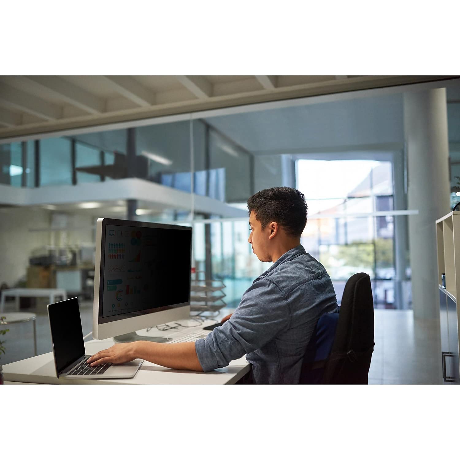 3M High Clarity Privacy Filter for 24.0" Widescreen Monitor (16:10) (HC240W1B)
