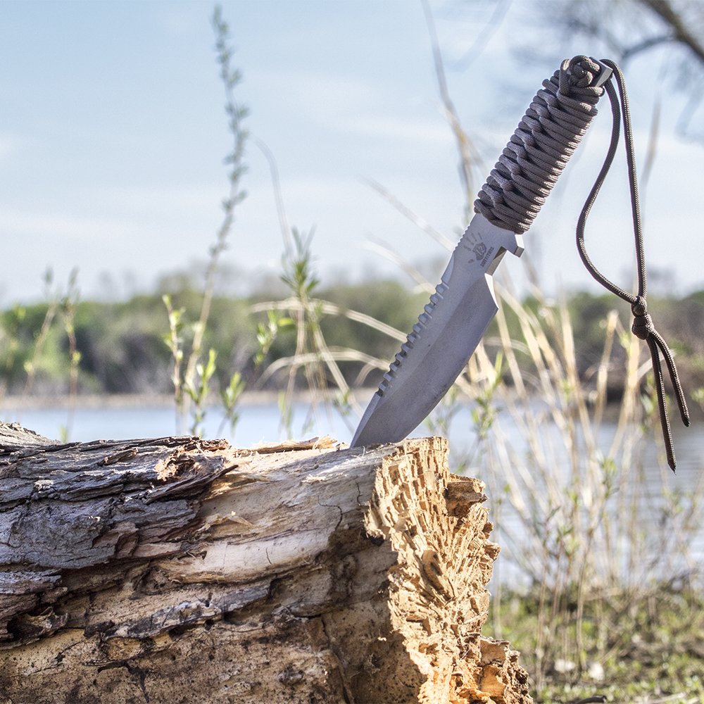 12 Survivors Hunting Knife