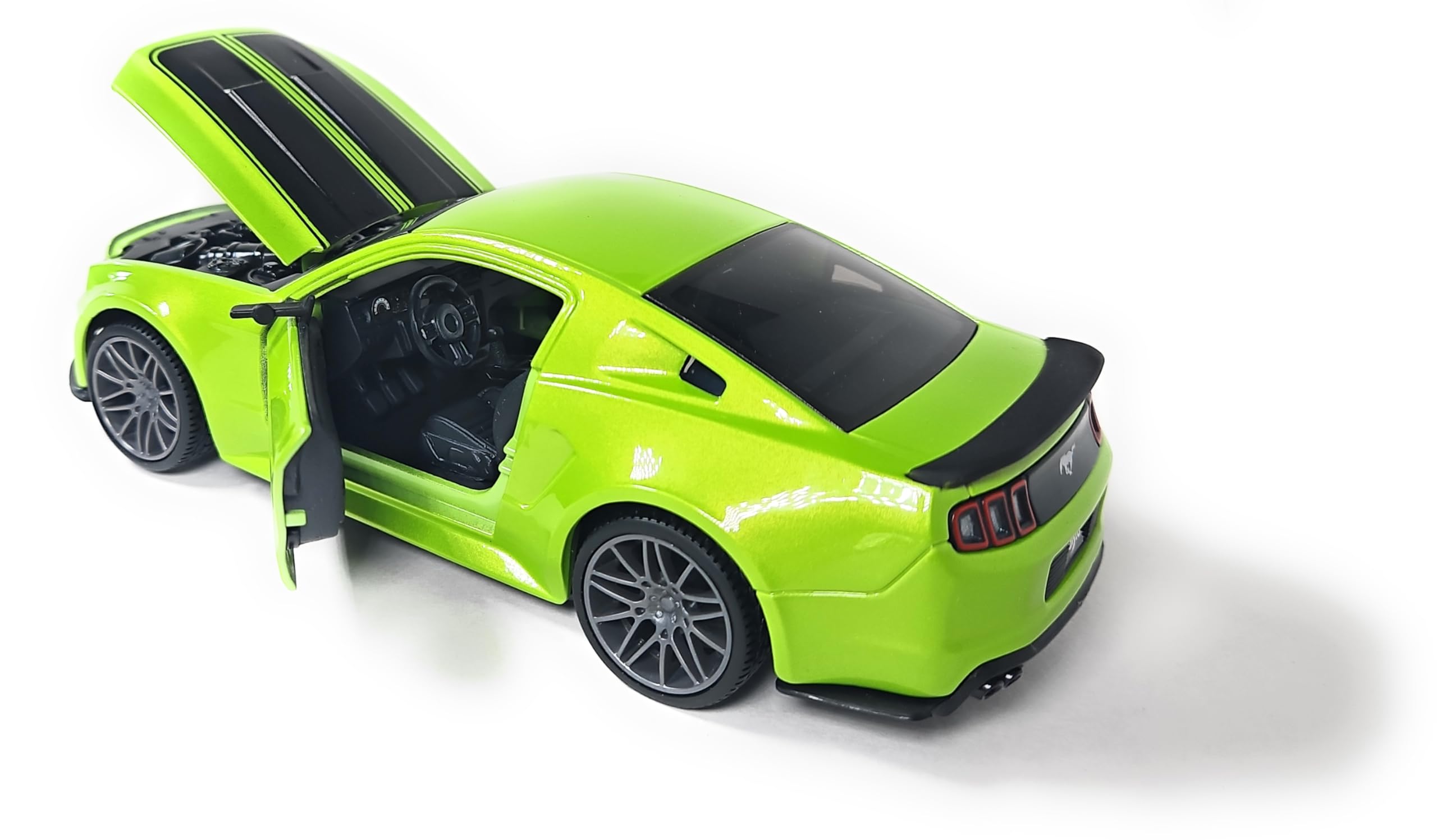 2014 Ford Mustang Street Racer Metallic Light Green 1/24 by Maisto 31506
