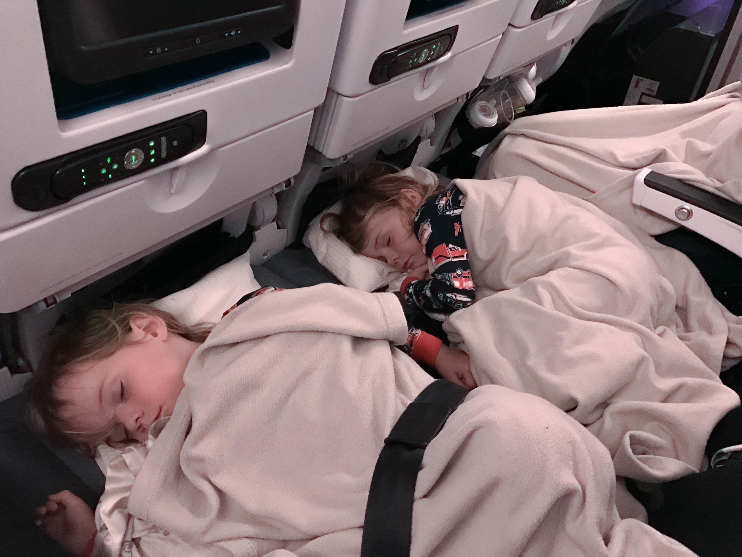 Maliton Inflatable Travel Foot Rest Pillow, Kids Airplane Bed